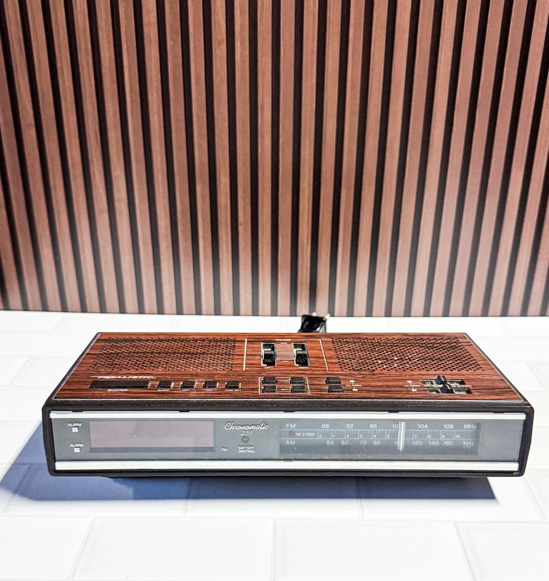 Chronomatic Vintage Wood Grain Clock Radio - Etsy