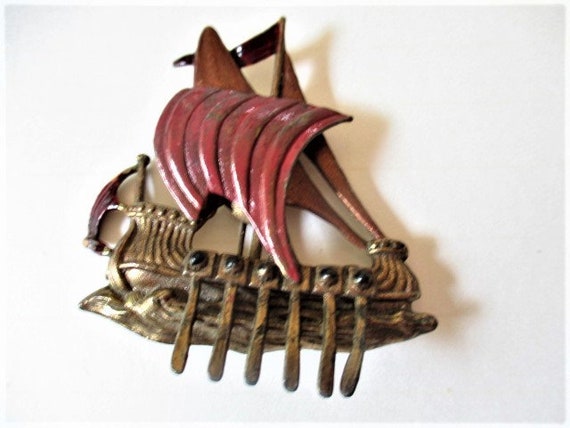 Amazing vintage Pirate ship pin - Gem