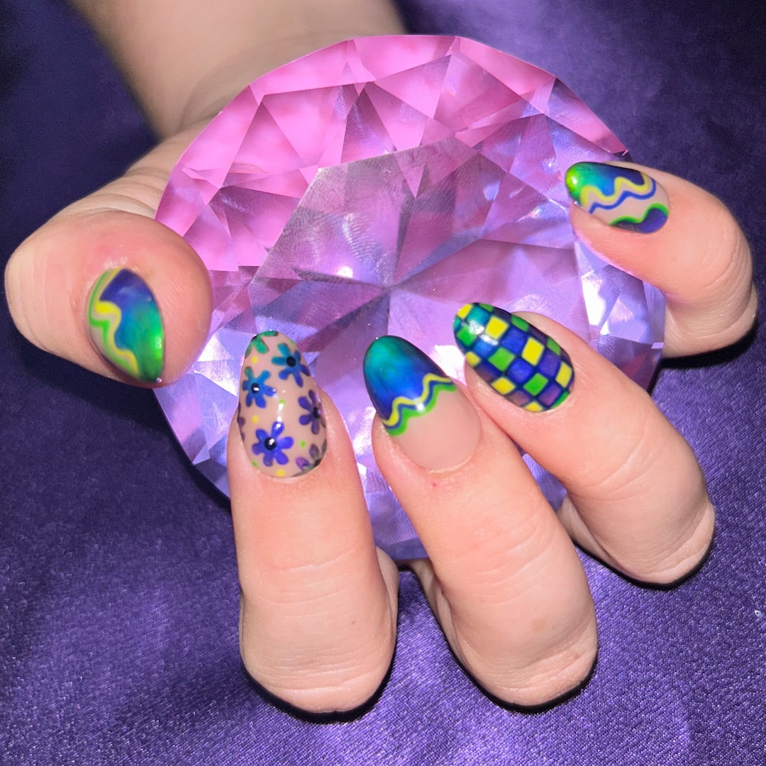 Color Changing Nails/ Mix Match Nails/ Thermal Nails/ Checkered Nails ...
