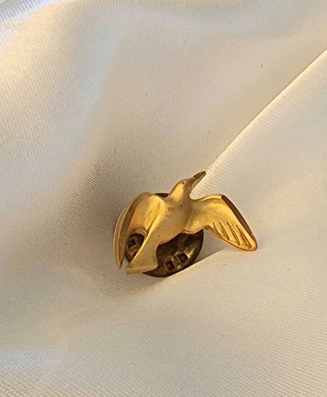 Vintage Gold Tone Dove Lapel or Tie Pin - Etsy