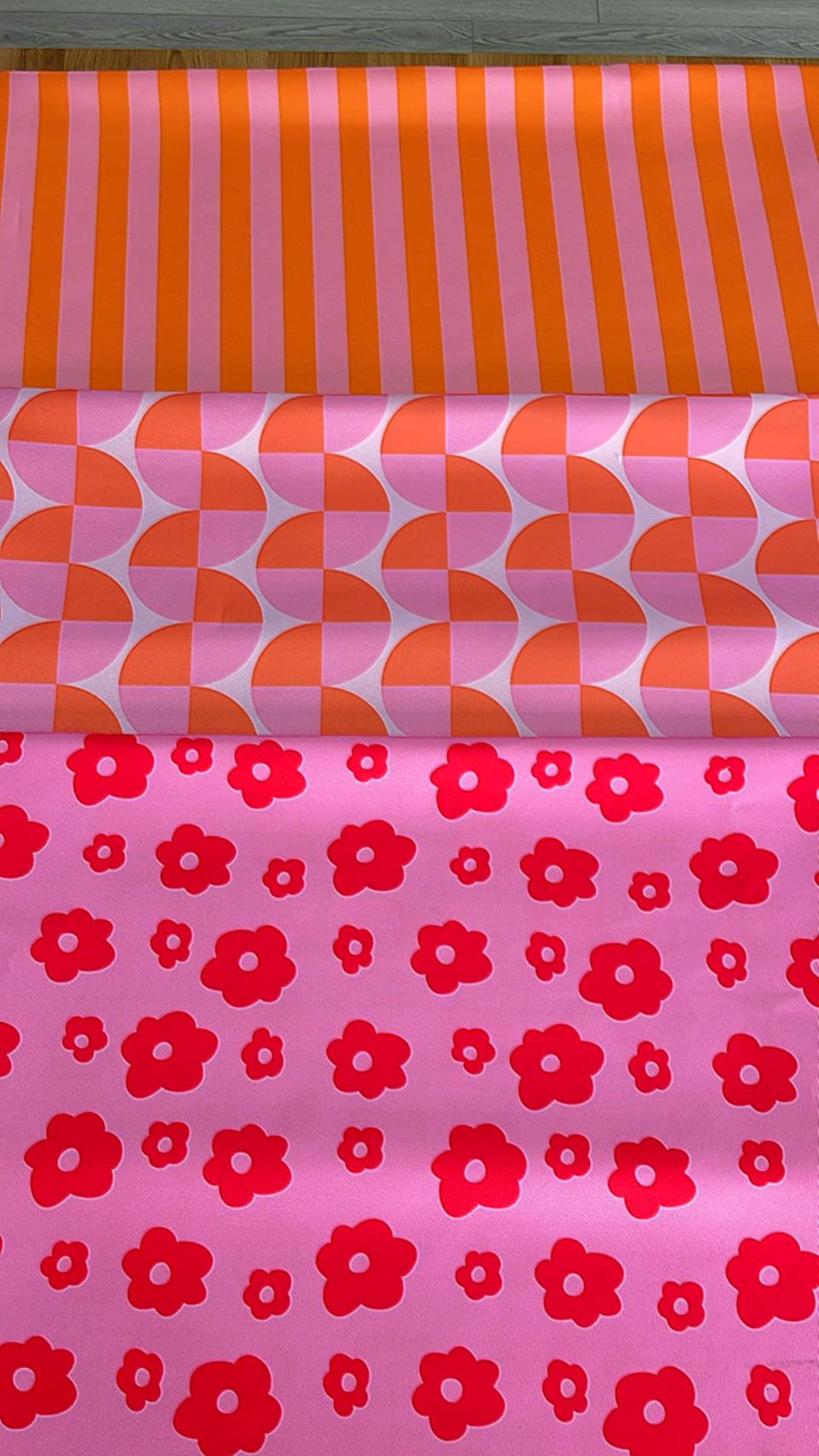 Flowers-retro and Stripes the Most Eye-catching Patterns Are Printed on ...