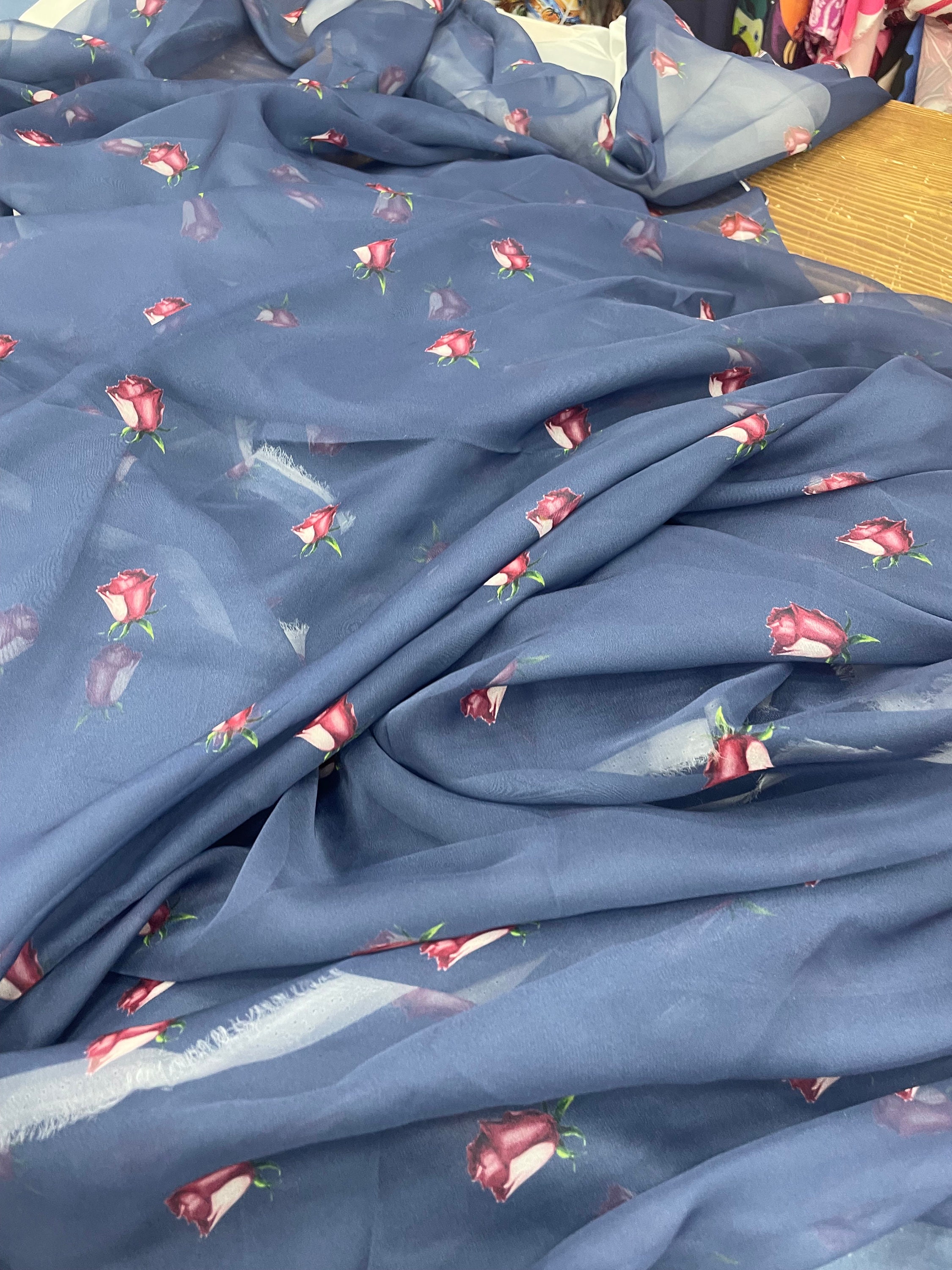 Mini Rose Patterned Chiffon Fabric can Also Be Printed on Different ...