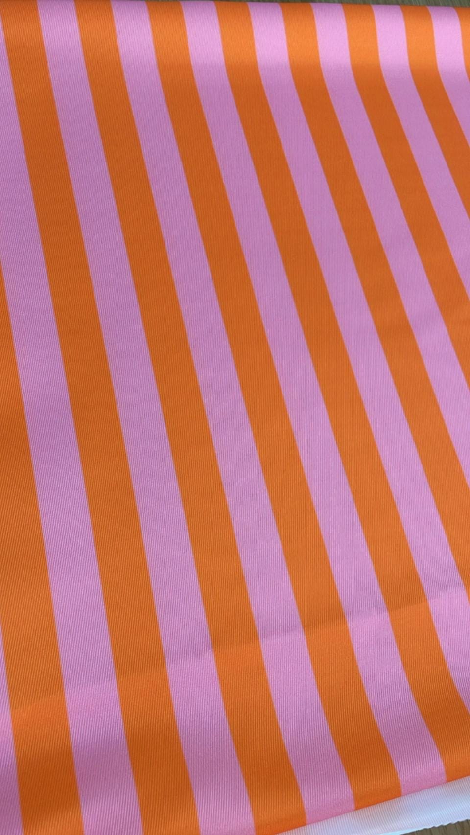 Flowers-retro and Stripes the Most Eye-catching Patterns Are Printed on ...