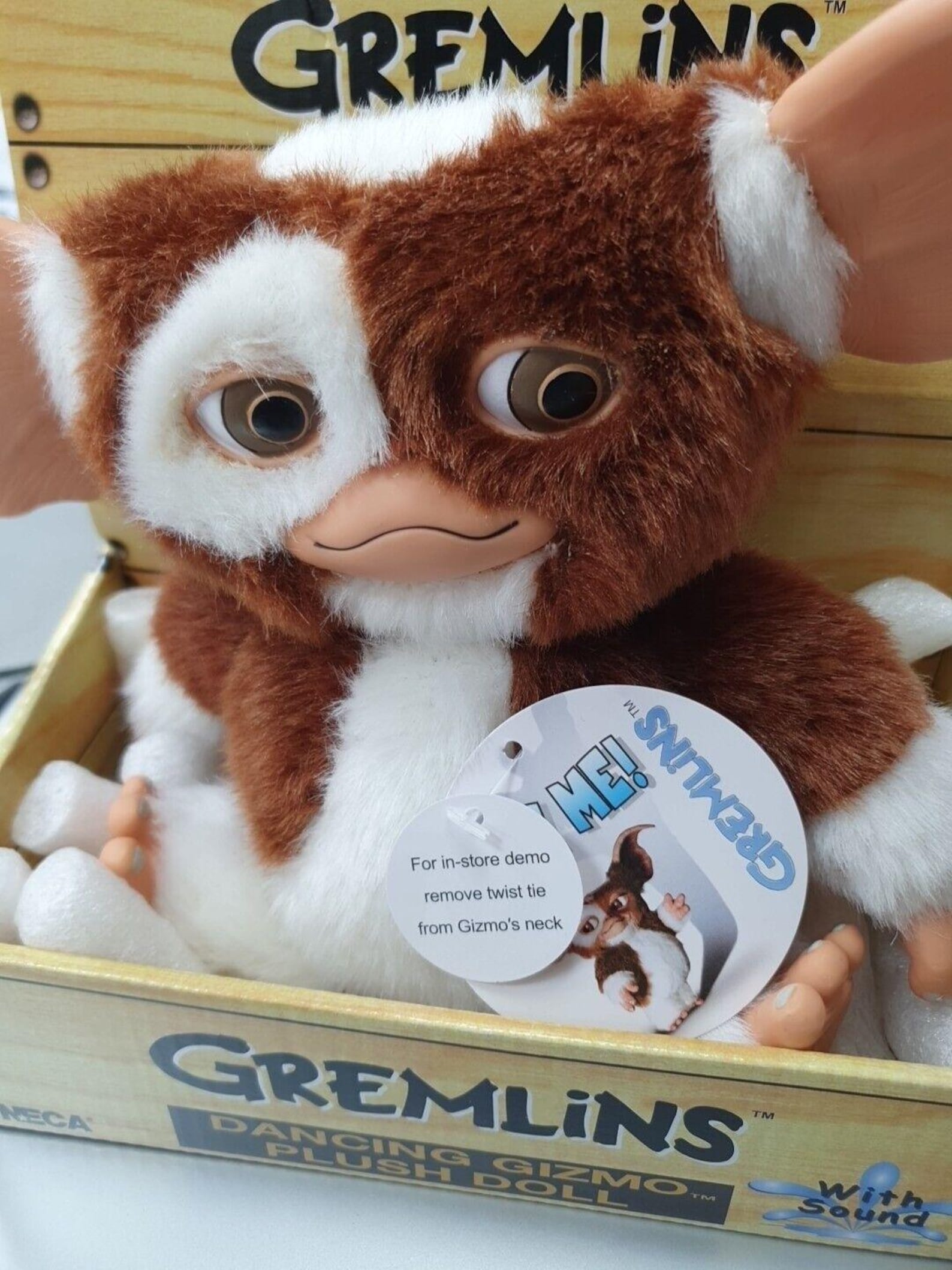 NECA Gizmo Plush Toy Gremlins Singing & Dancing With Sound Mogwai Soft ...