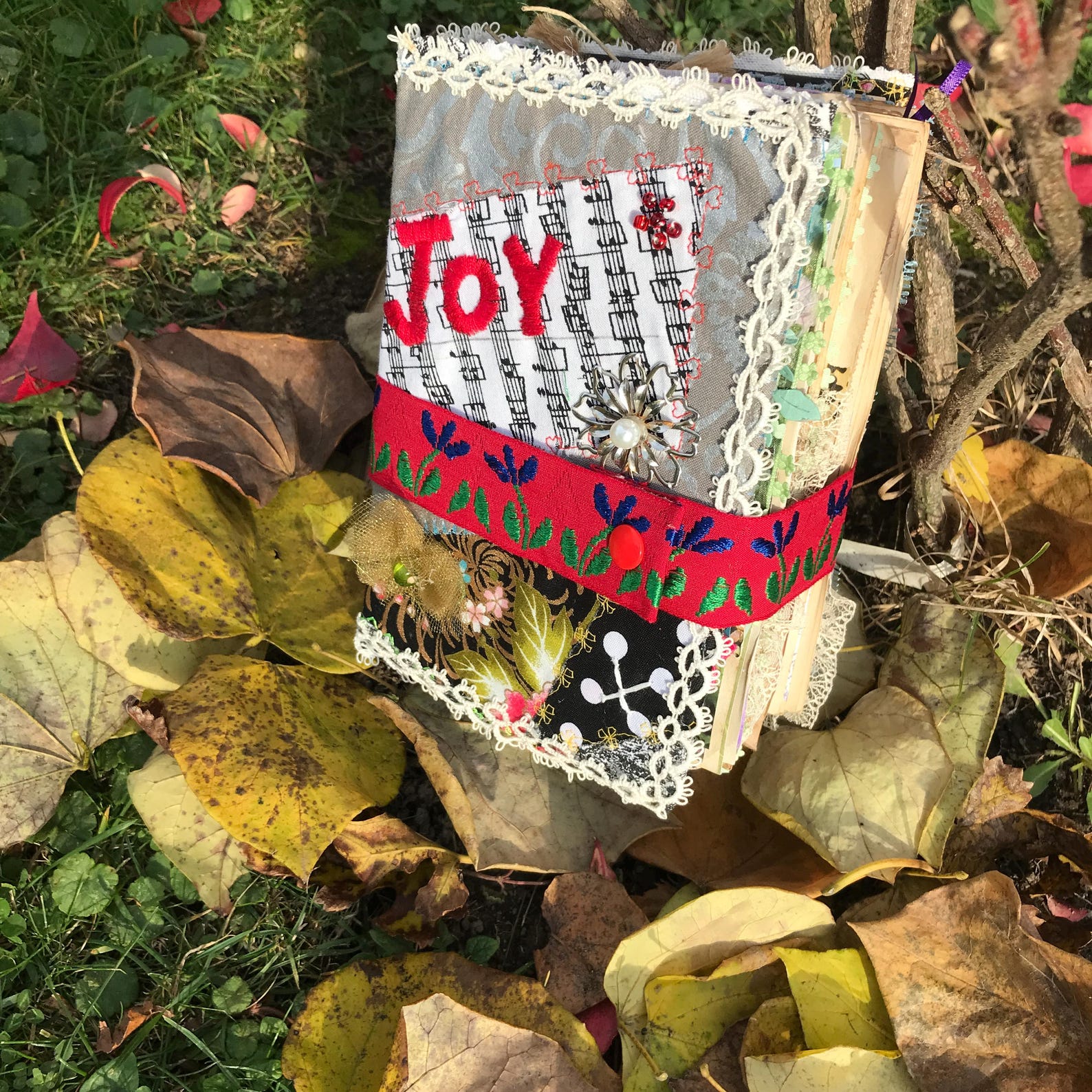 Joy Junk Journal, 36 Pg Journal, Joy Theme, Fabric N Paper, Eco ...