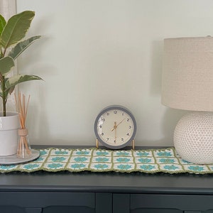 CROCHET PATTERN - Daisy Granny Square Table Runner - Crochet Table ...