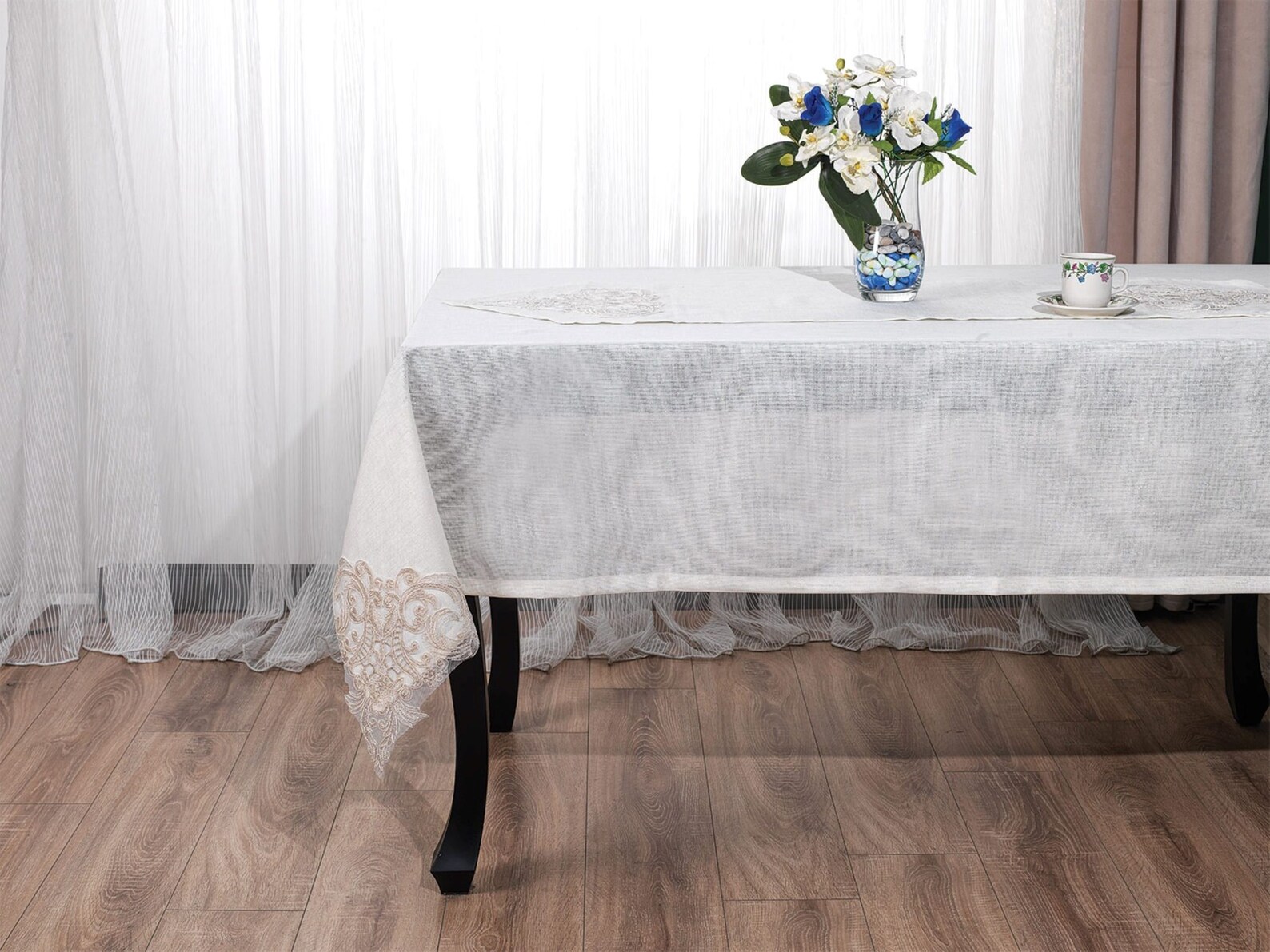 Elegant Lace Linen Tablecloth Set Embroidered Napkins & Runner Luxury ...