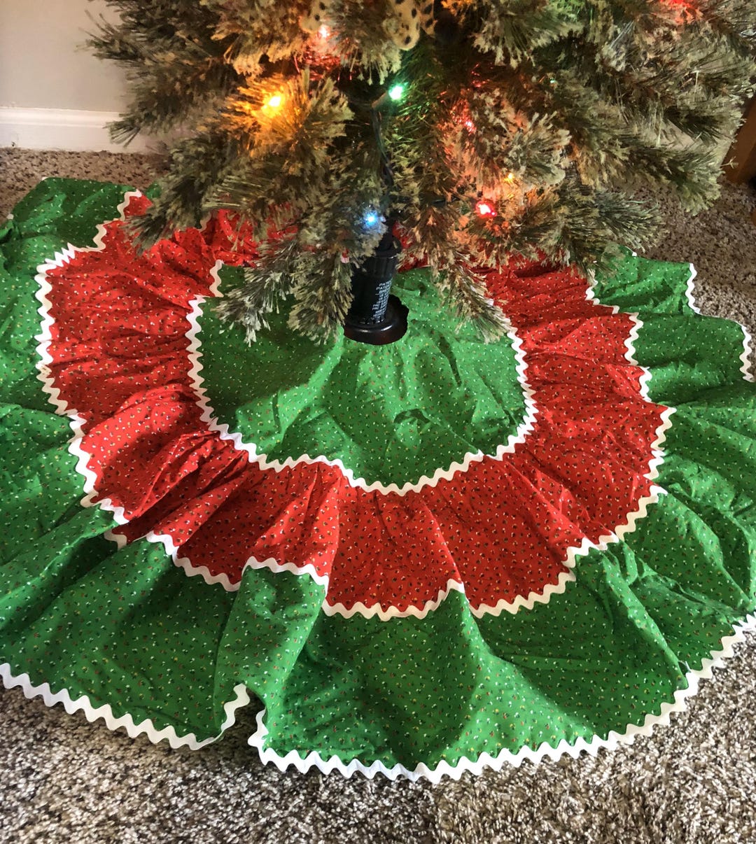 Tree Skirt Vintage Tree Skirt Granny Style Christmas Grannycore Red and ...
