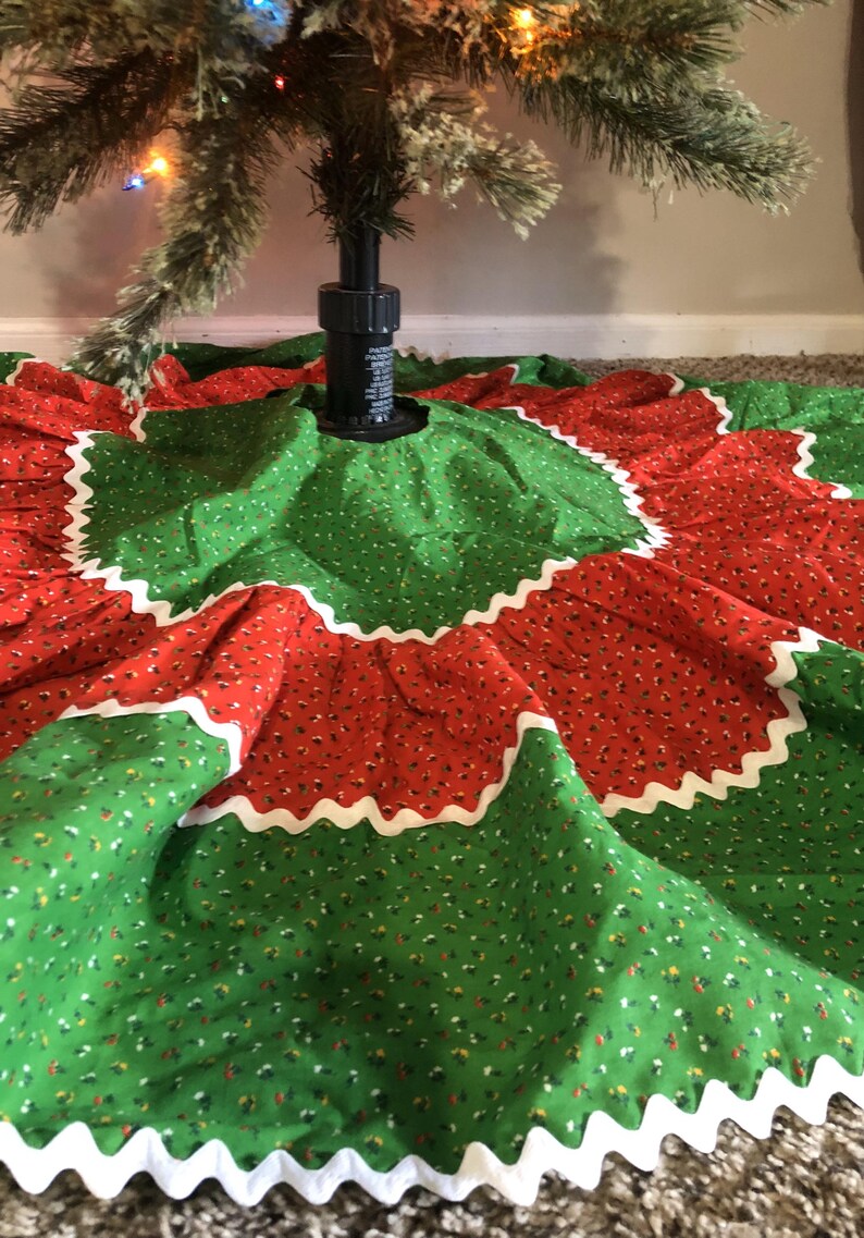 Tree Skirt Vintage Tree Skirt Granny Style Christmas Grannycore Red and ...