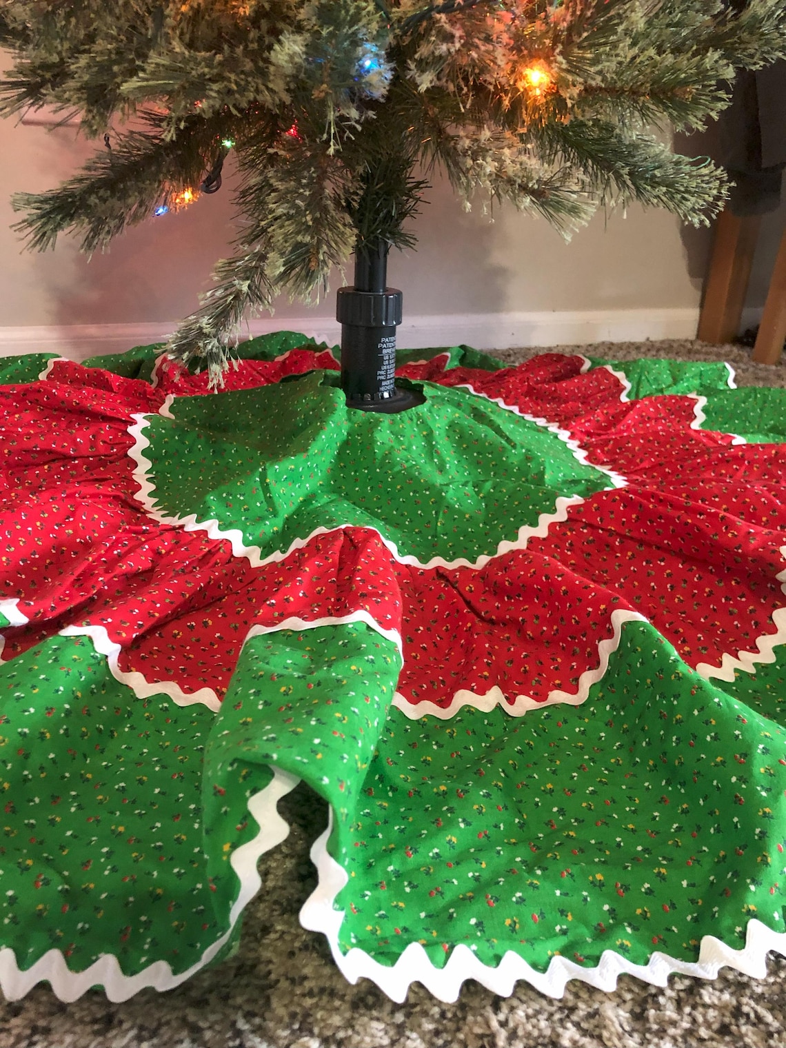 Tree Skirt Vintage Tree Skirt Granny Style Christmas Grannycore Red and ...