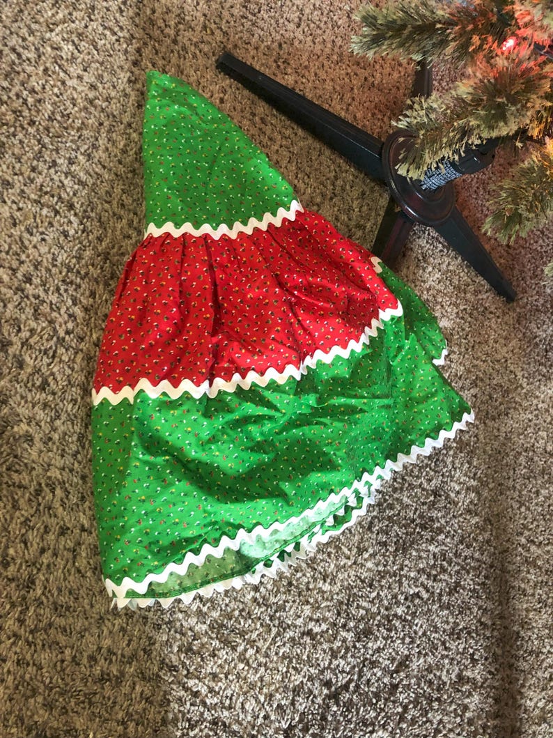 Tree Skirt Vintage Tree Skirt Granny Style Christmas Grannycore Red and ...