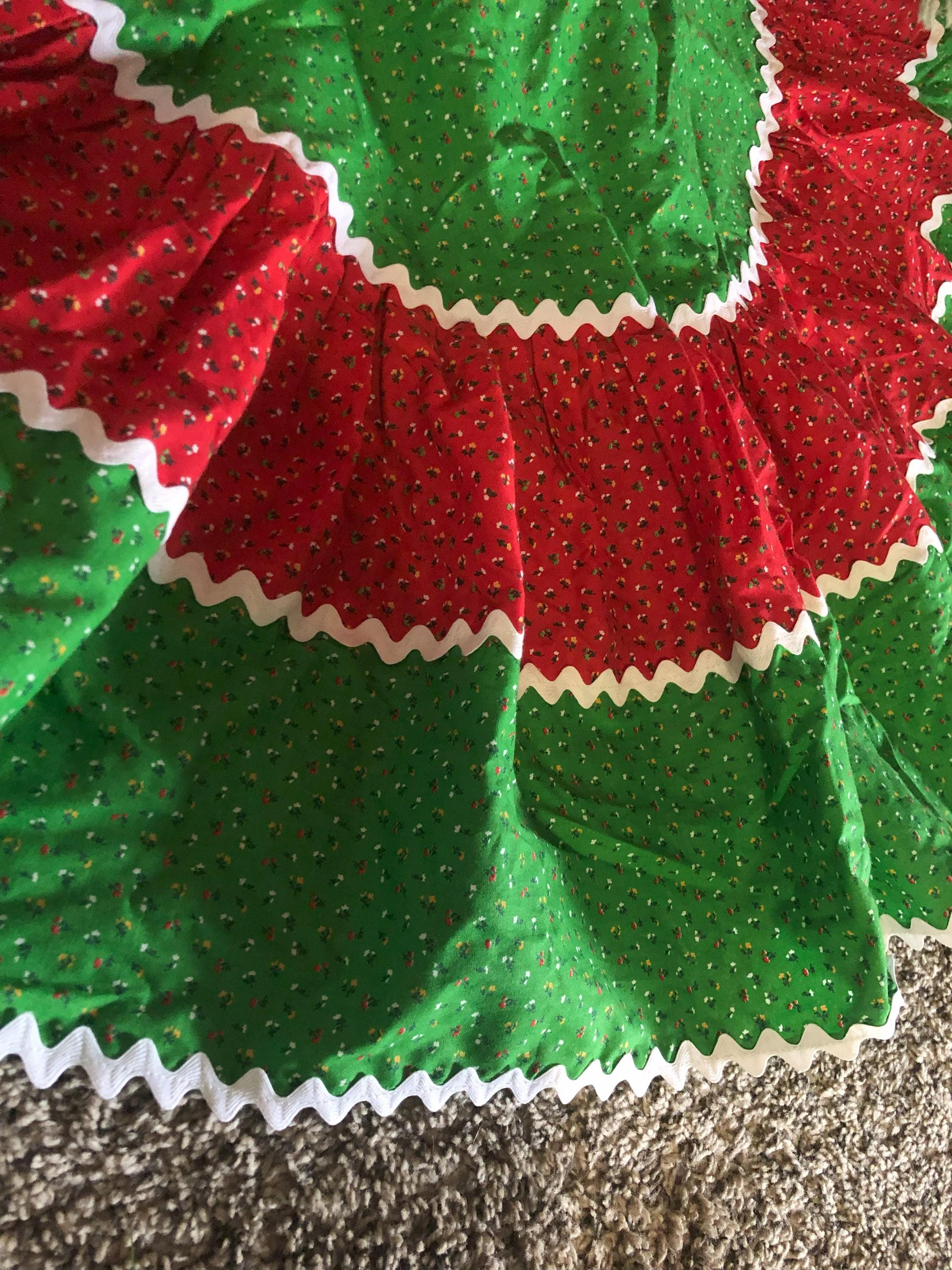 Tree Skirt Vintage Tree Skirt Granny Style Christmas Grannycore Red and ...