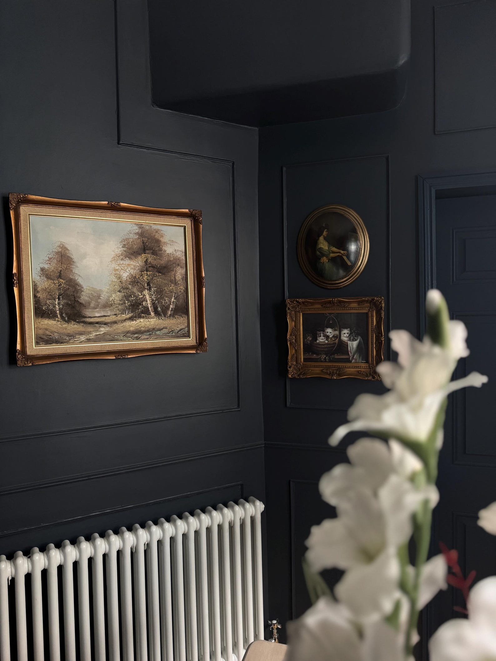 Custom Vintage Gallery Wall Styling Service: Art & Frames Consultation ...