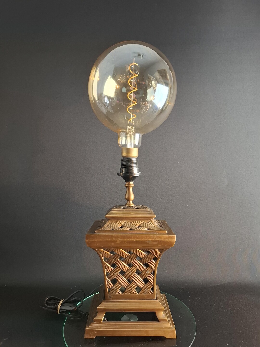 Vintage Brass Lattice Table Lamp With Large Bulb – 24.4" (62 Cm) Tall ...