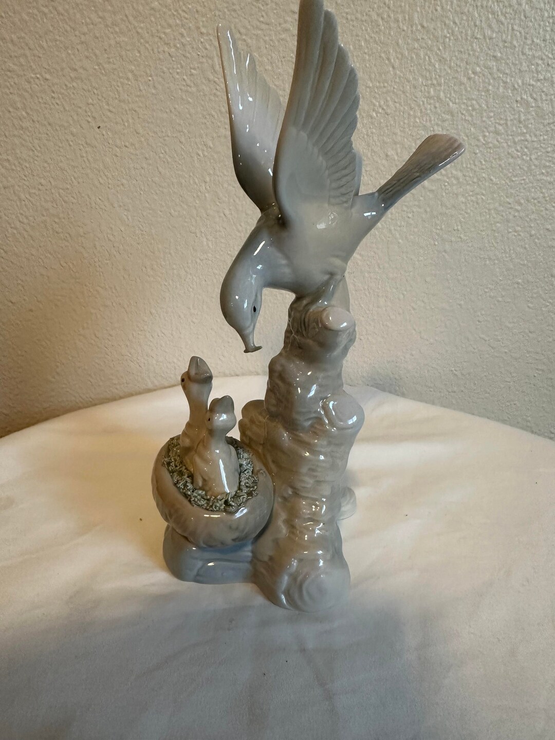 Miguel Requena / Porceval Porcelain Figurine Bird Mother Feeding 2 ...