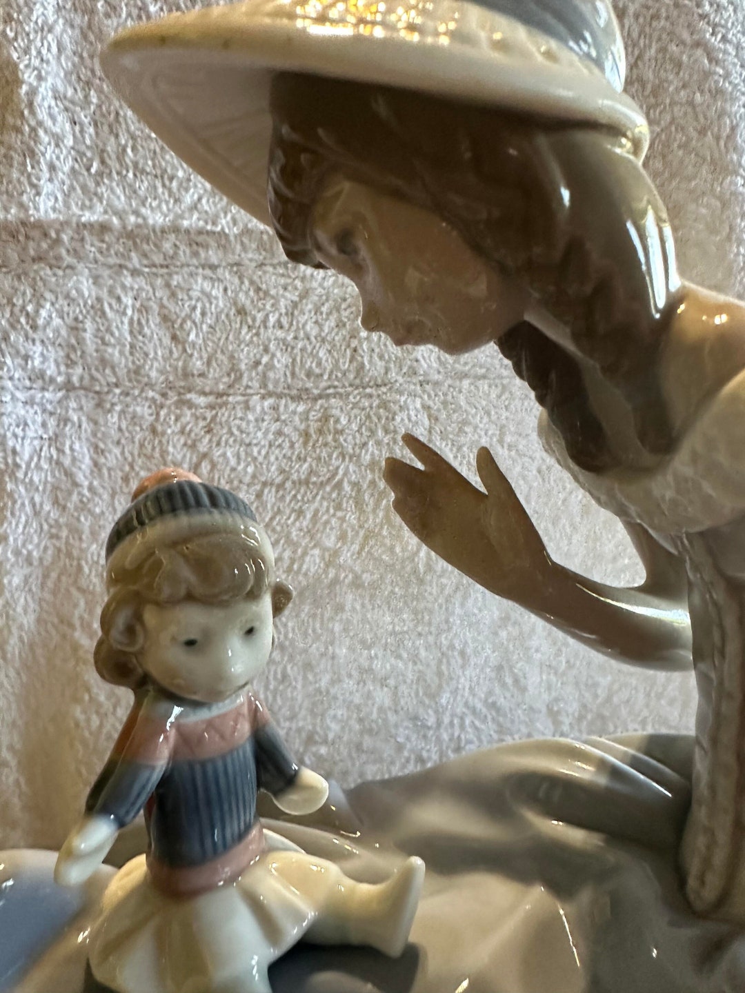 Lladro Porcelain Figurine Suzi and Her Doll, 1378 in Wood Stand, Mint ...