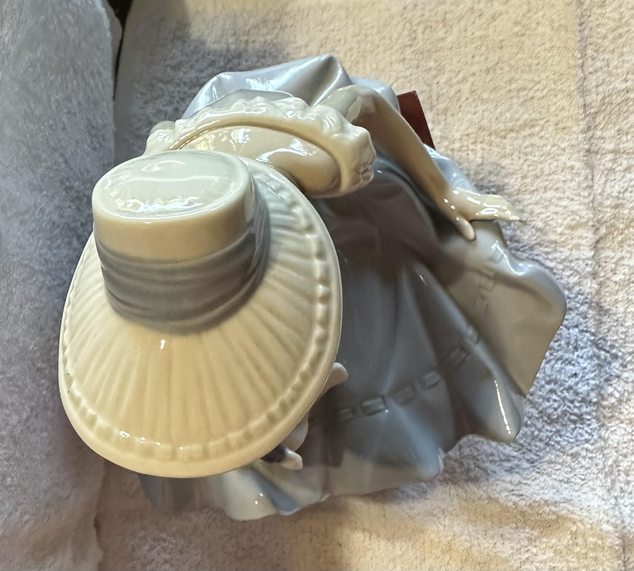 Lladro Porcelain Figurine Suzi and Her Doll 1378 in Wood - Etsy