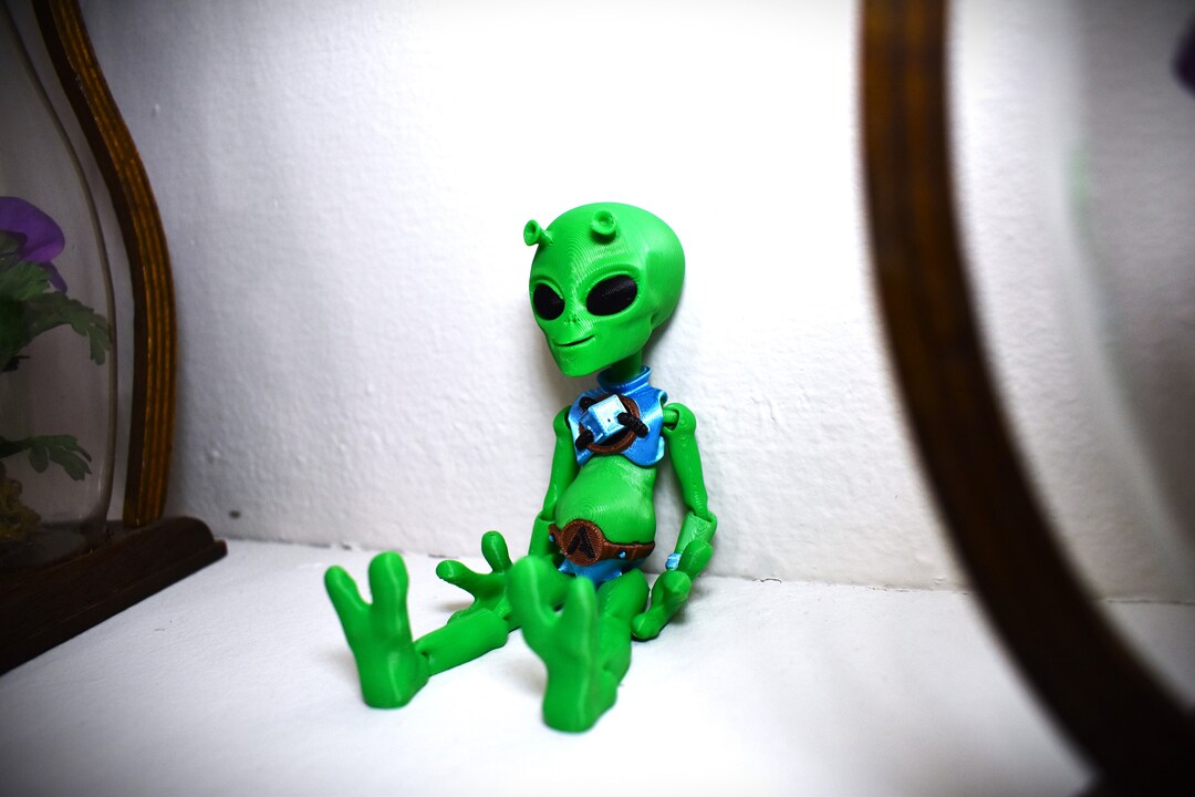 3D Printed Alien Figurine Adorable and Flexible Alien Colorful Toy Fun ...