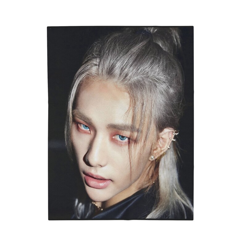 Stray Kids Hyunjin Blanket, SKZ Present for Her, Hyunjin Throw Blanket ...