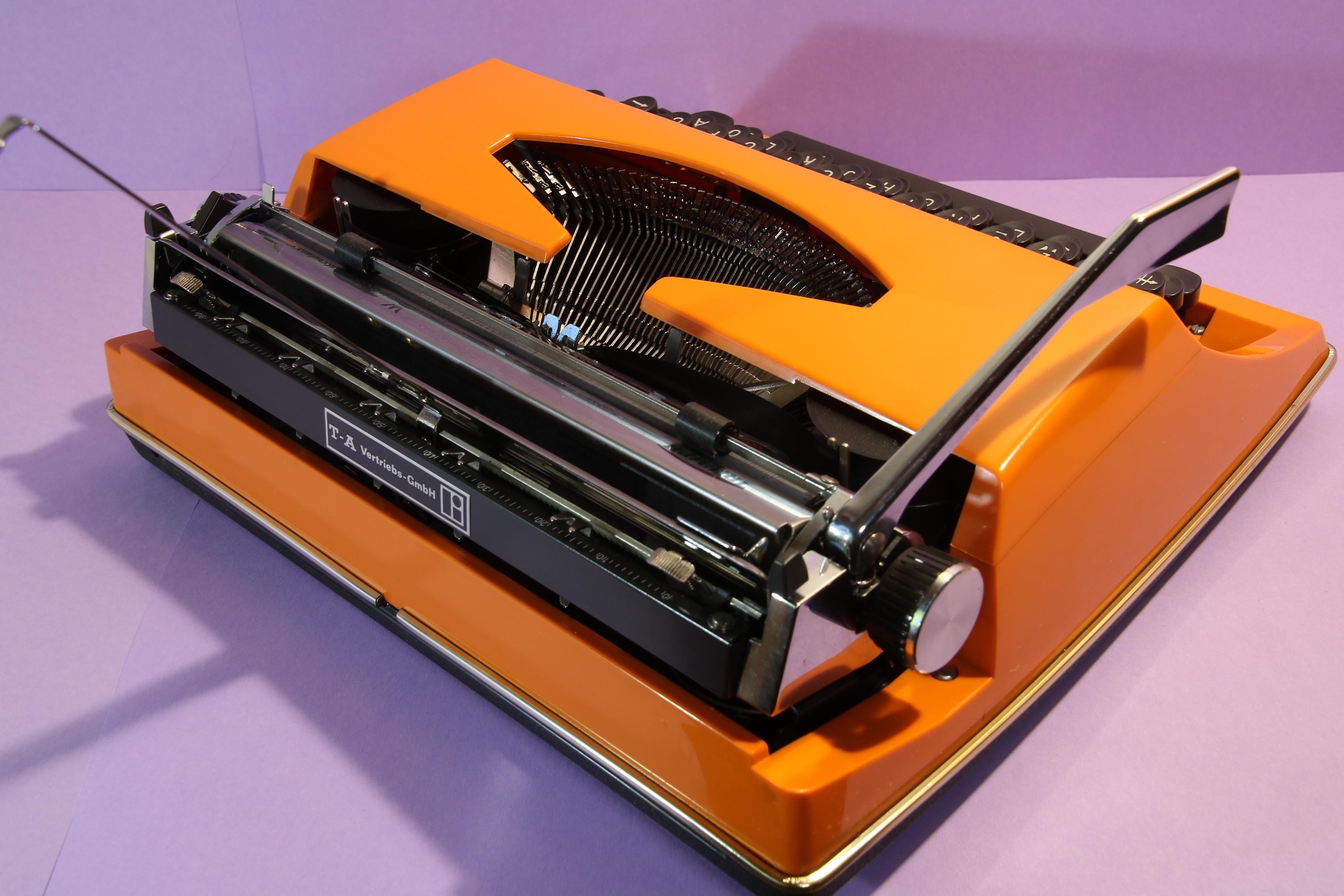 Cursive Triumph Adler Contessa Deluxe Made in Germany Beautiful Orange ...