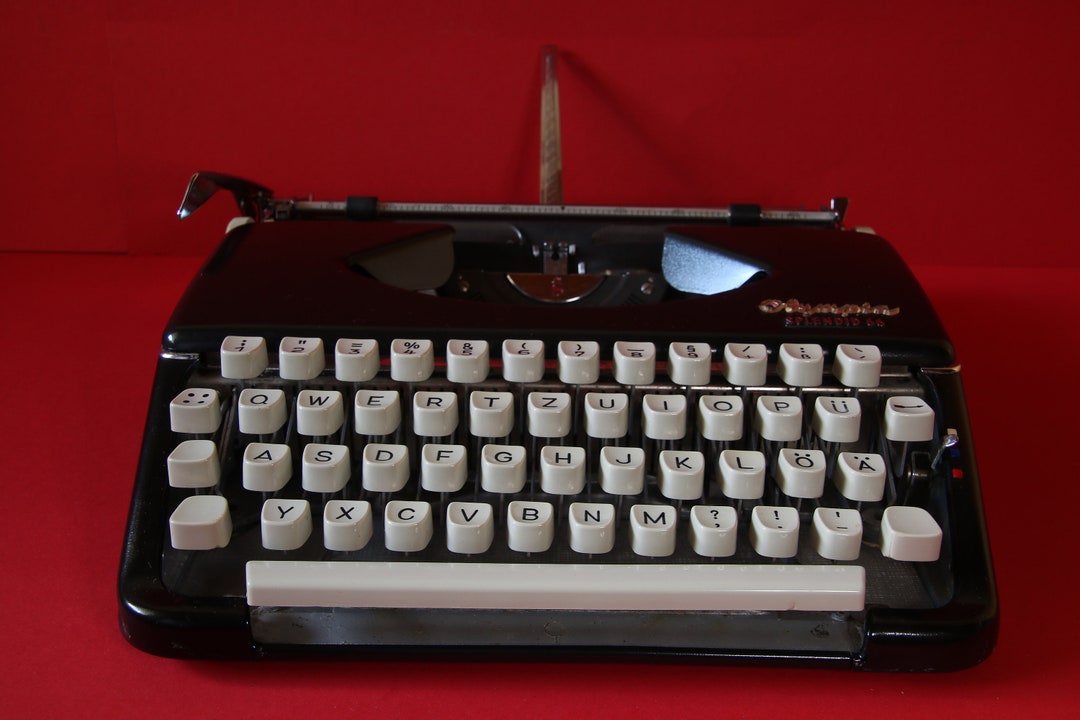 Vintage Olympia Splendid 66 Black Typewriter - Etsy