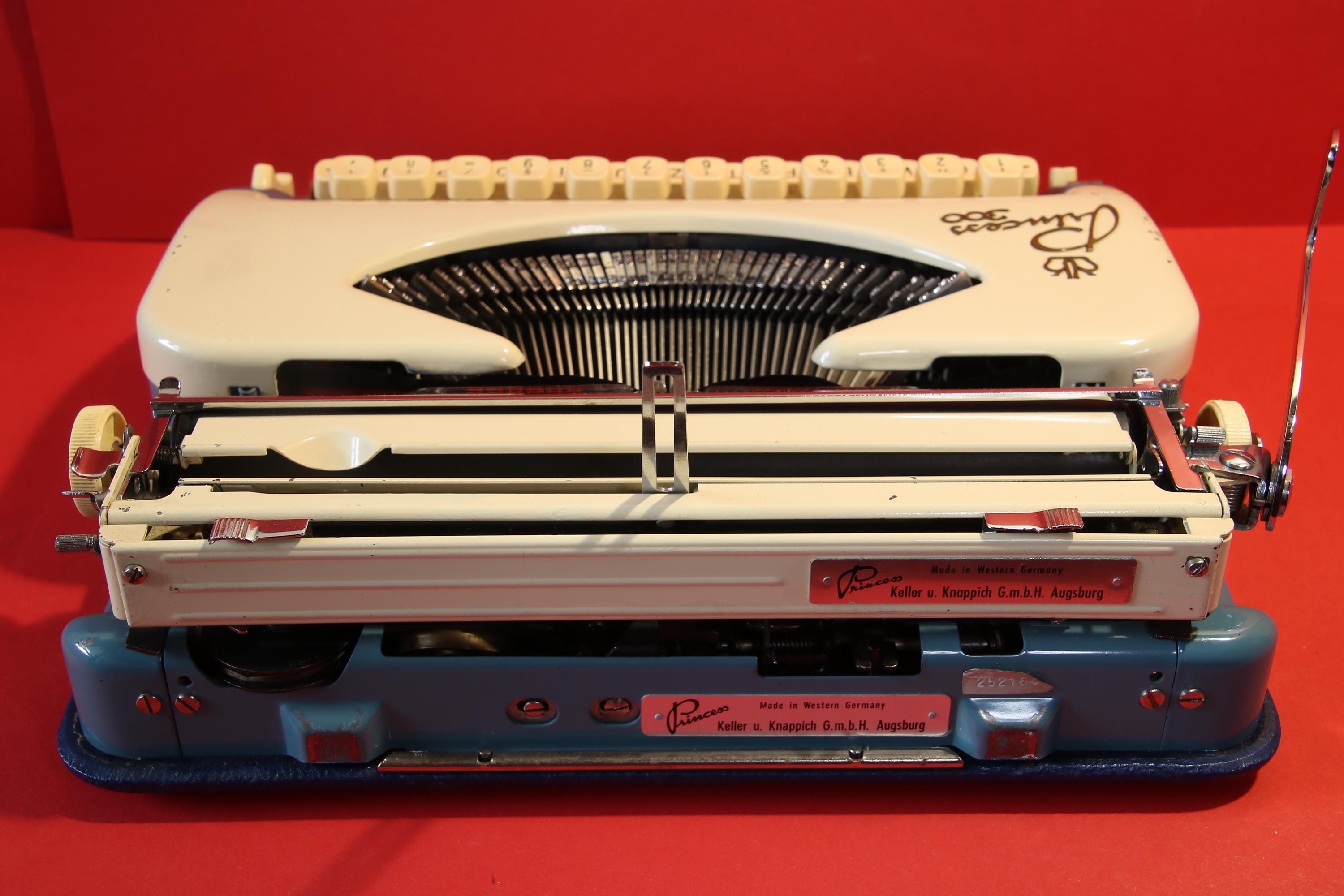 Vintage Princess 300 Blue/cream Coloured Typewriter Keller&knappich W ...