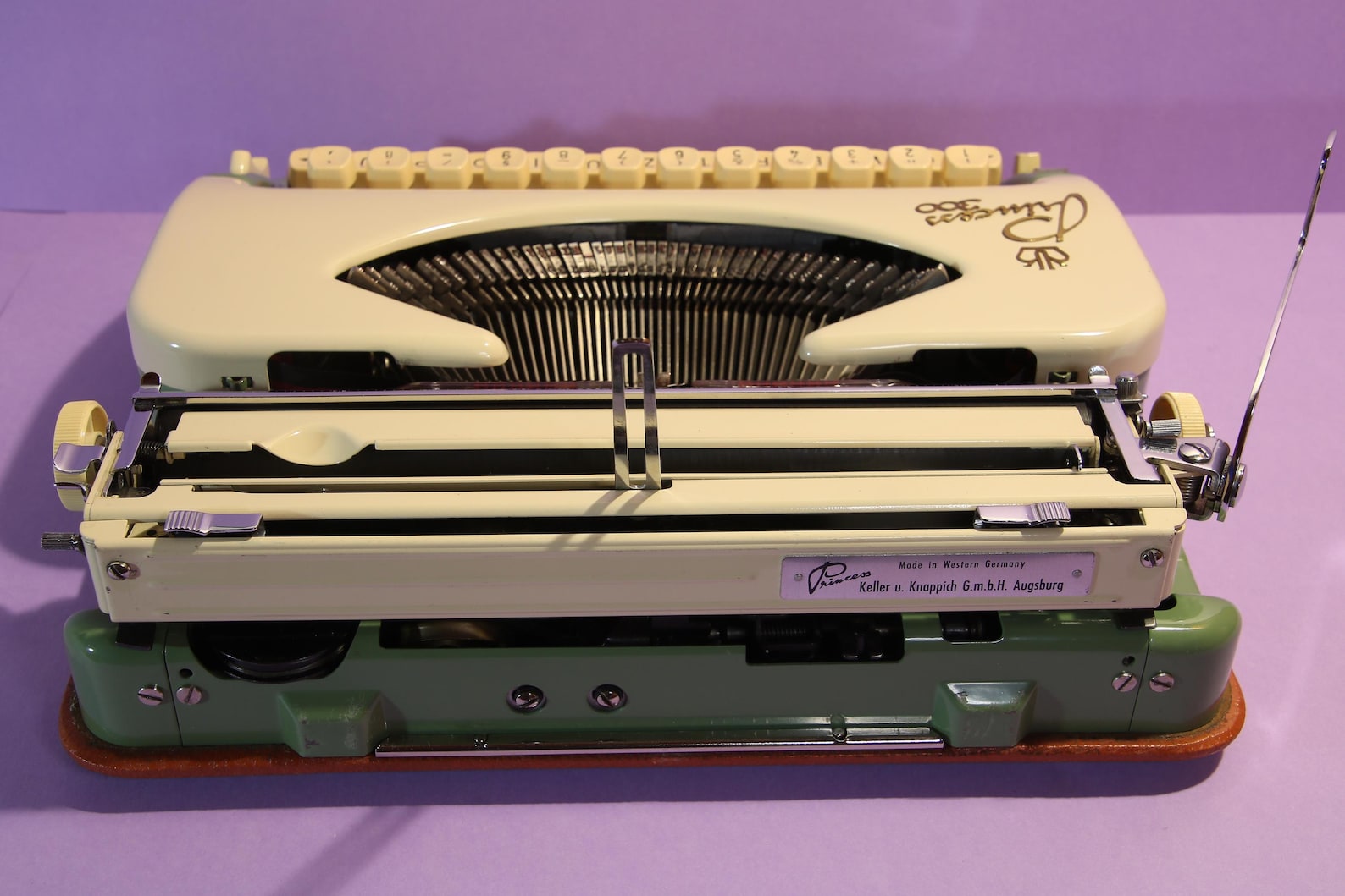 RAR Vintage Princess 300 Green-cream Typewriter With Brown Case 60s - Etsy