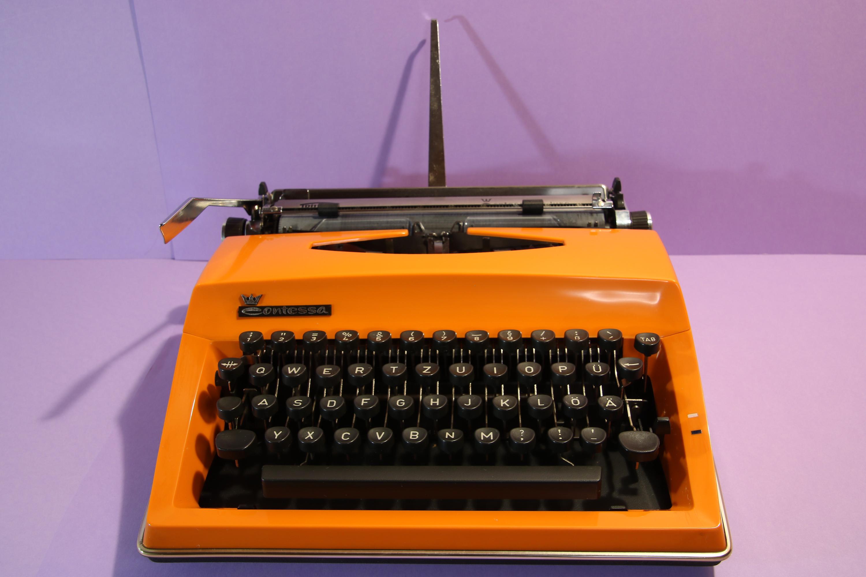 Cursive Triumph Adler Contessa Deluxe Made in Germany Beautiful Orange ...