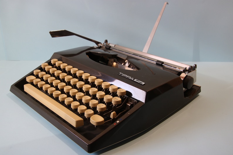 Qwerty TRIUMPH TIPPA 1970s Typewriter Made in Germany Beautiful Black ...