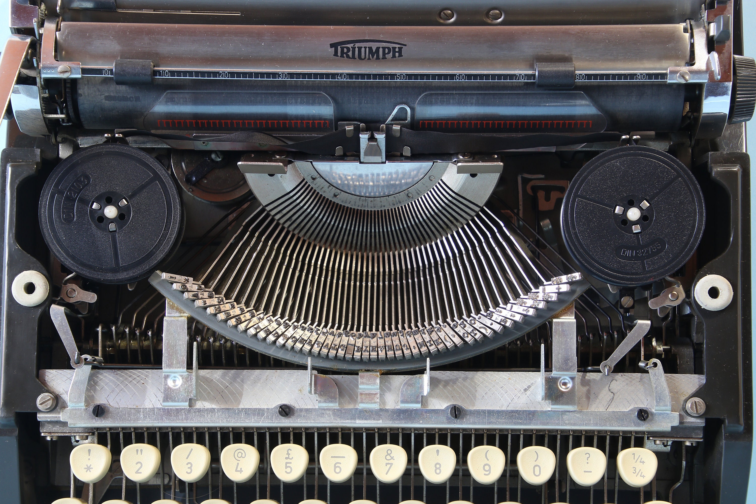 Qwerty TRIUMPH TIPPA 1970s Typewriter Made in Germany Beautiful Black ...