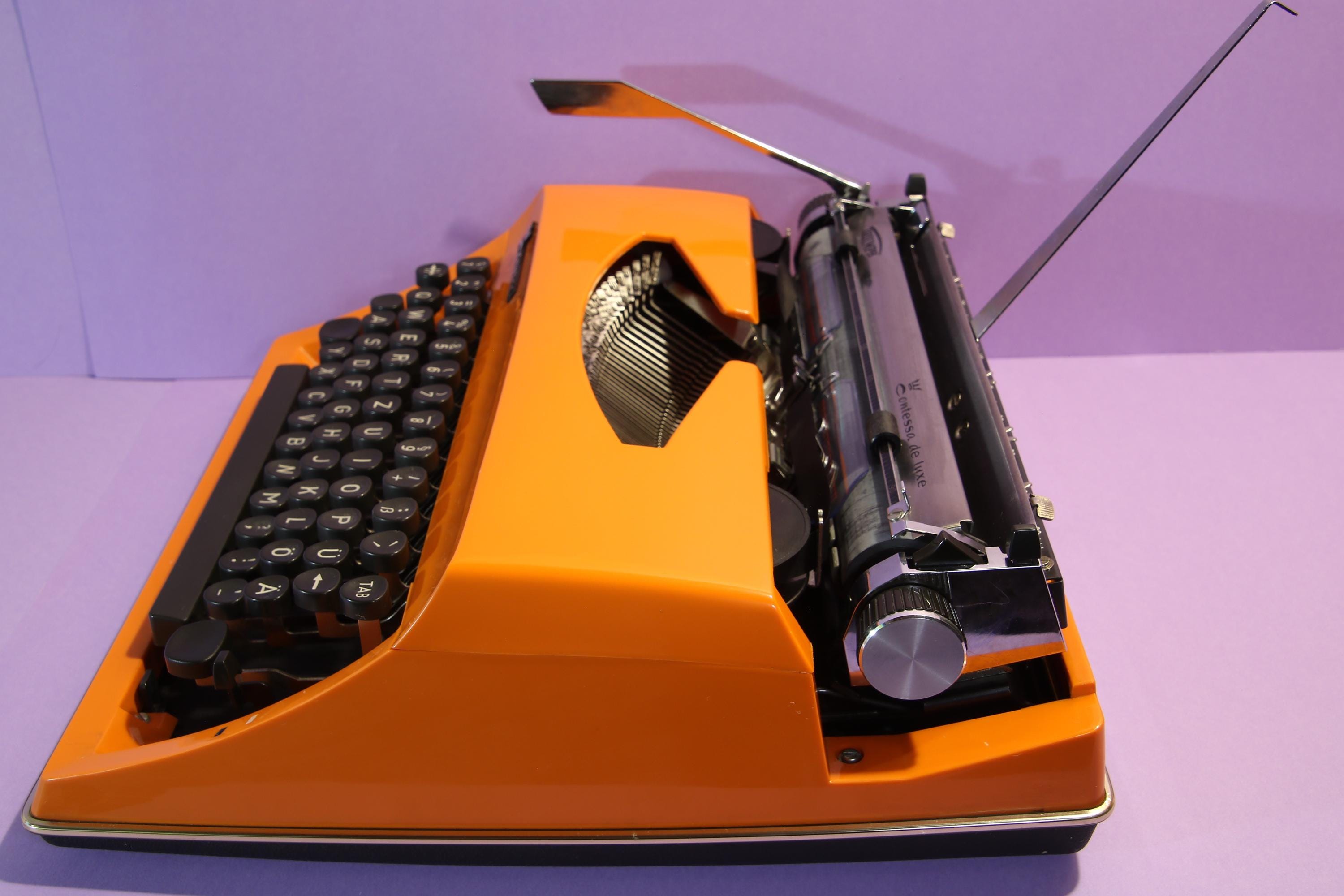 Cursive Triumph Adler Contessa Deluxe Made in Germany Beautiful Orange ...