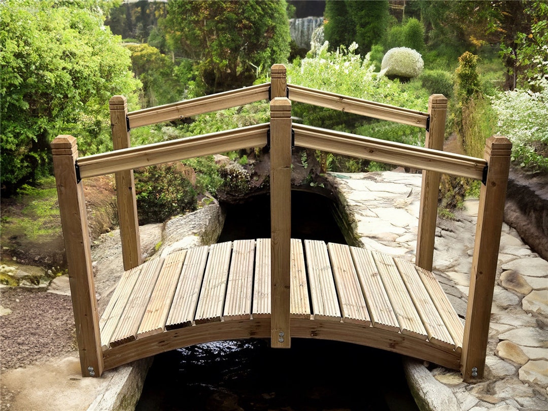 The Rialto Heavy Duty Arched Decorative Freestanding Garden Bridge ...