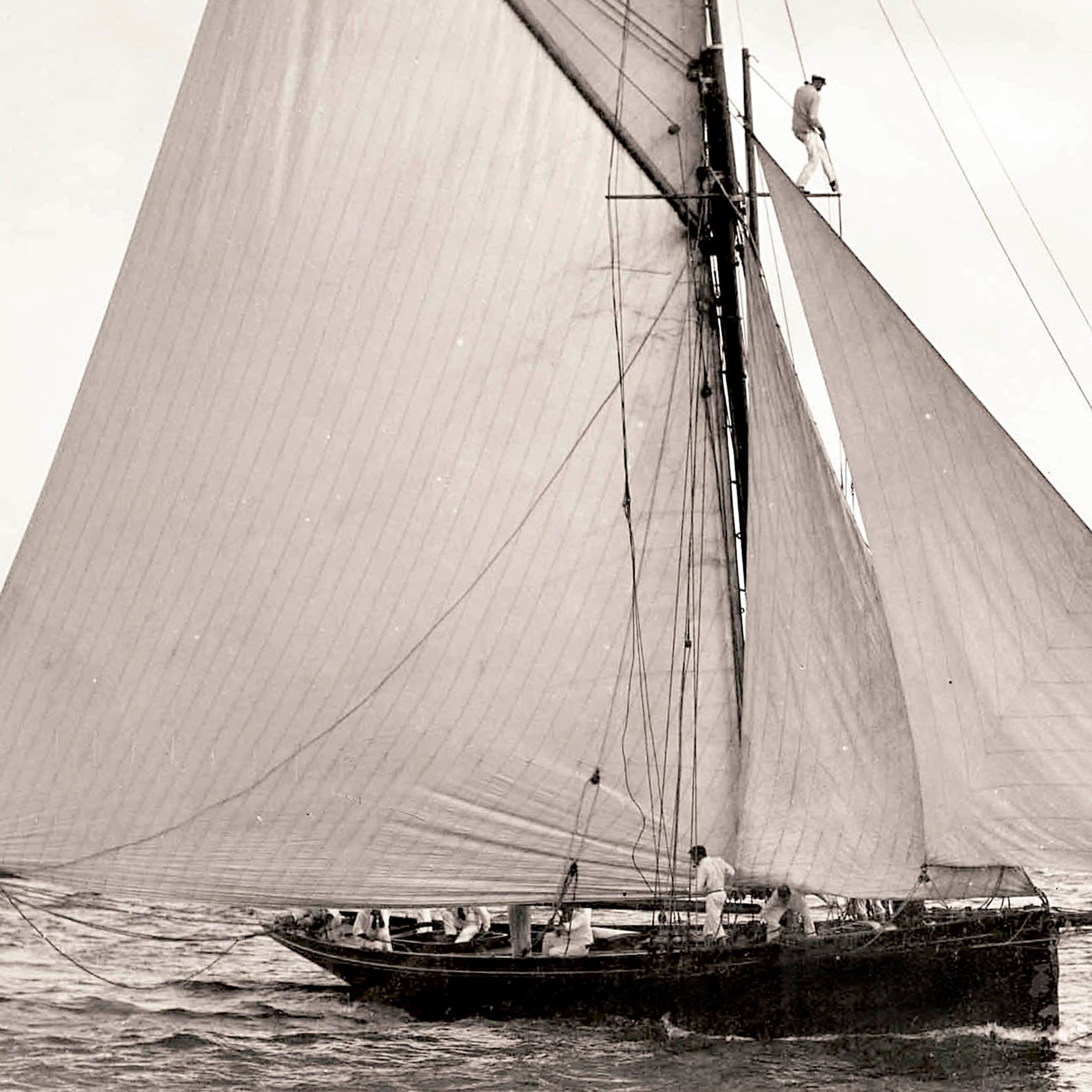 1 NOSTALGIC Yacht SAILING PHOTO ... Photo of Vintage Sailingboat Betwen ...