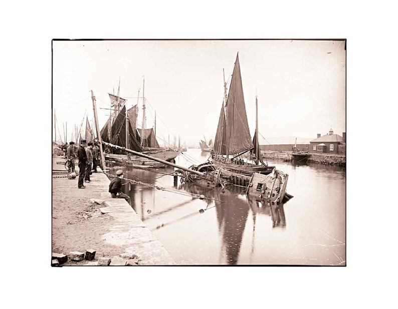 Work in the HARBOUR ... 6 Vintage Photos of Life Betwen 1890-1920 ...