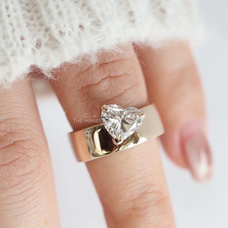 Silver Wide Band Heart Ring - Etsy