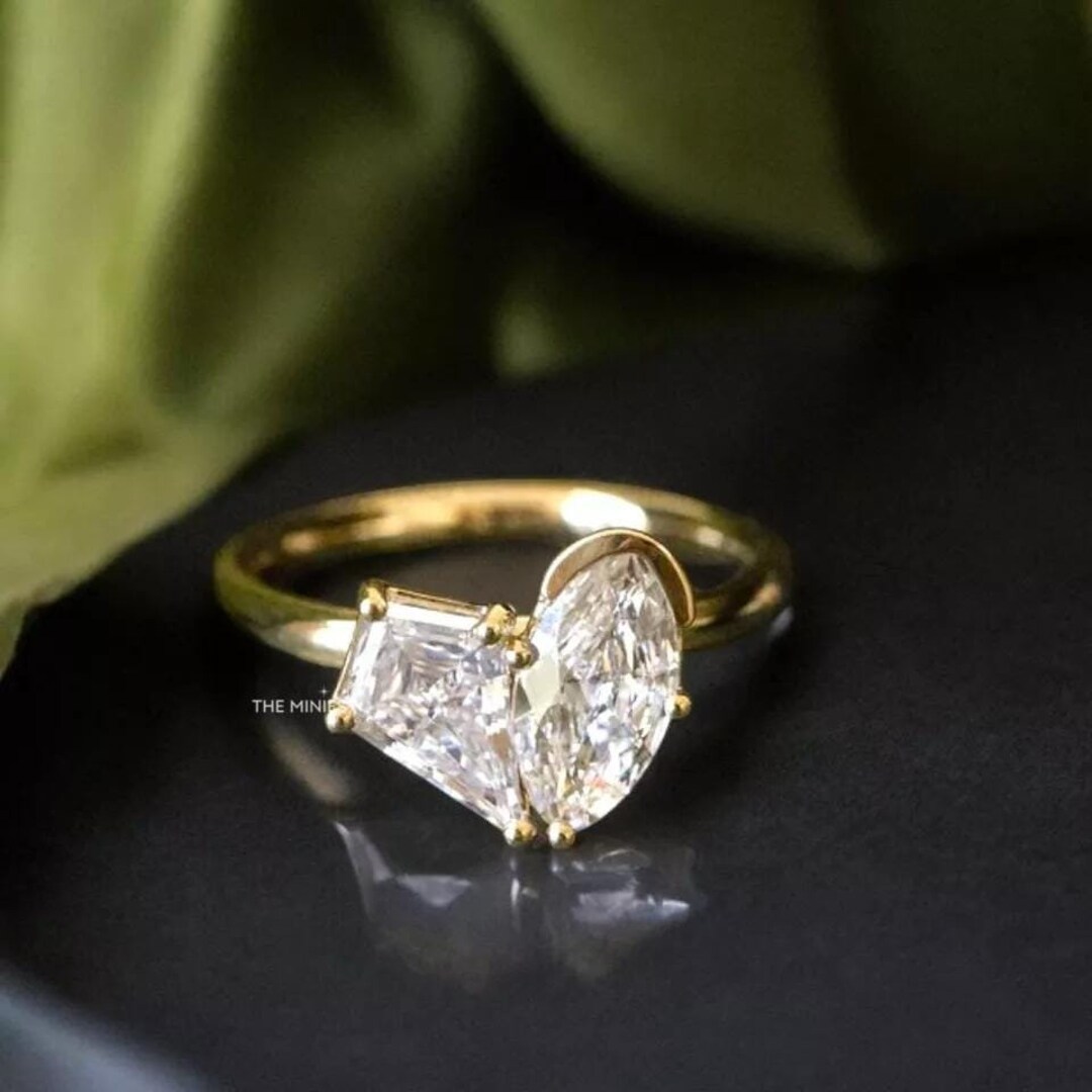 Toi Et Moi Moval and Kite Cut Moissanite Diamond Engagement Ring Unique ...