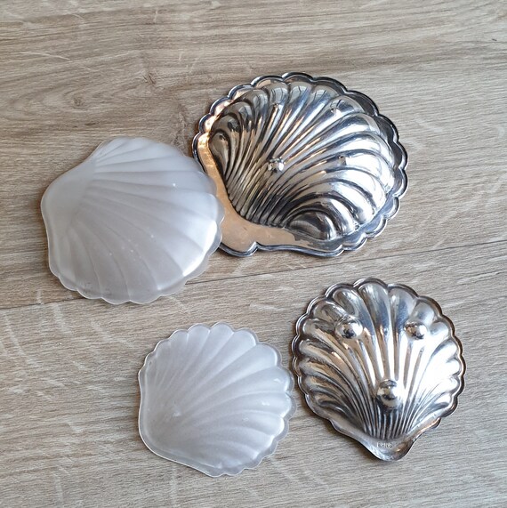 Pair of pretty vintage 1920's Art Deco shell sliver p… - Gem