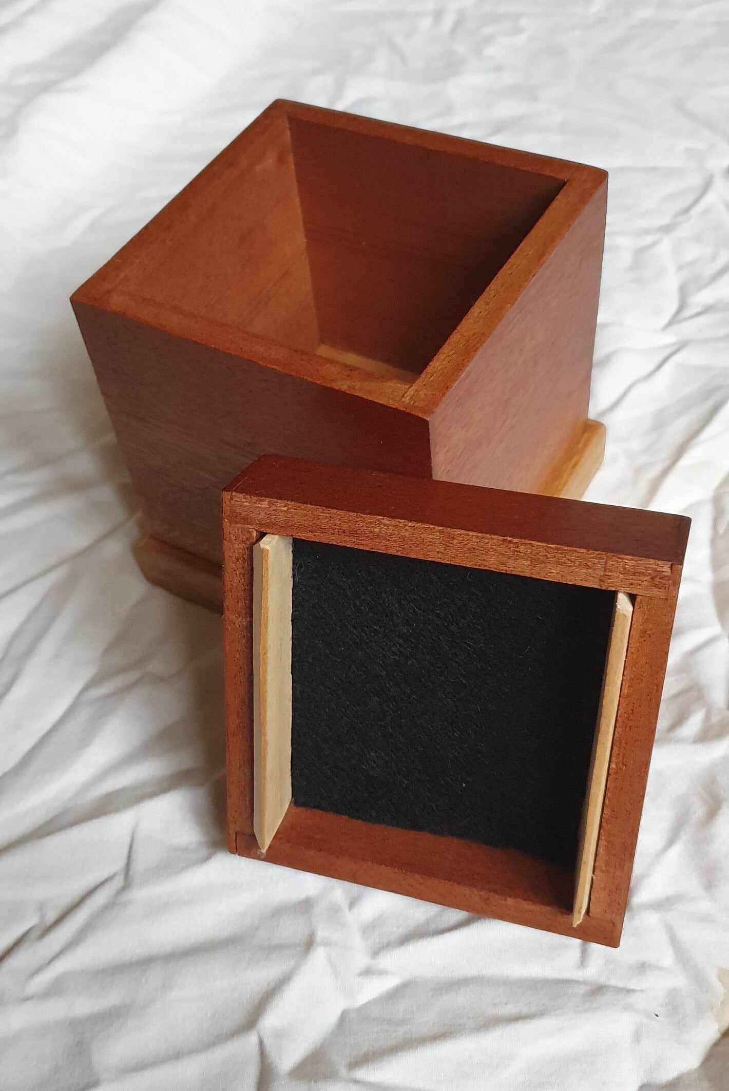 Handmade Sapele Box, Oak Veneer and Base - Etsy