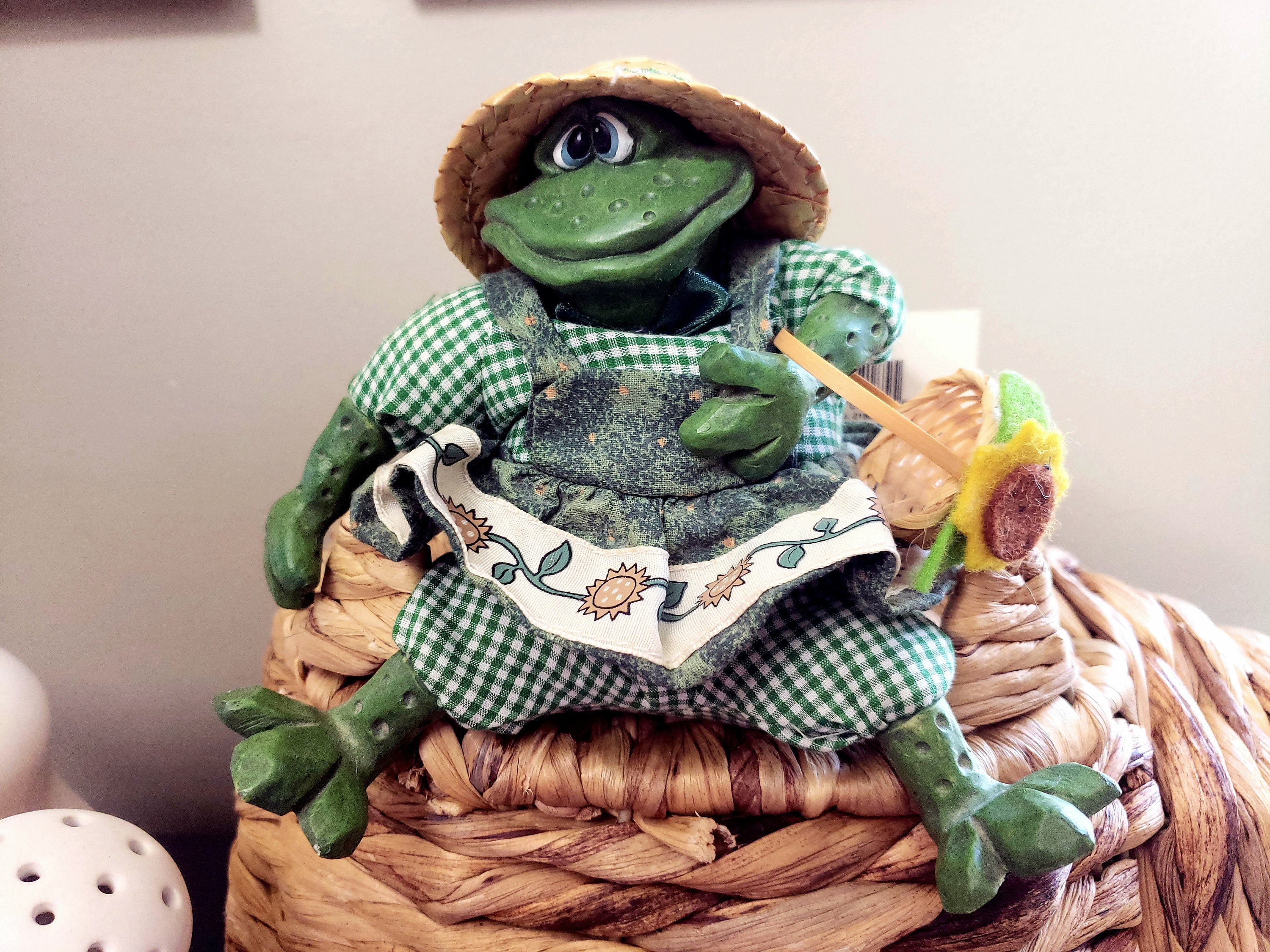 Vintage Russ Berrie Frog, the Garden Folks Mrs. Gardenhopper Shelf ...