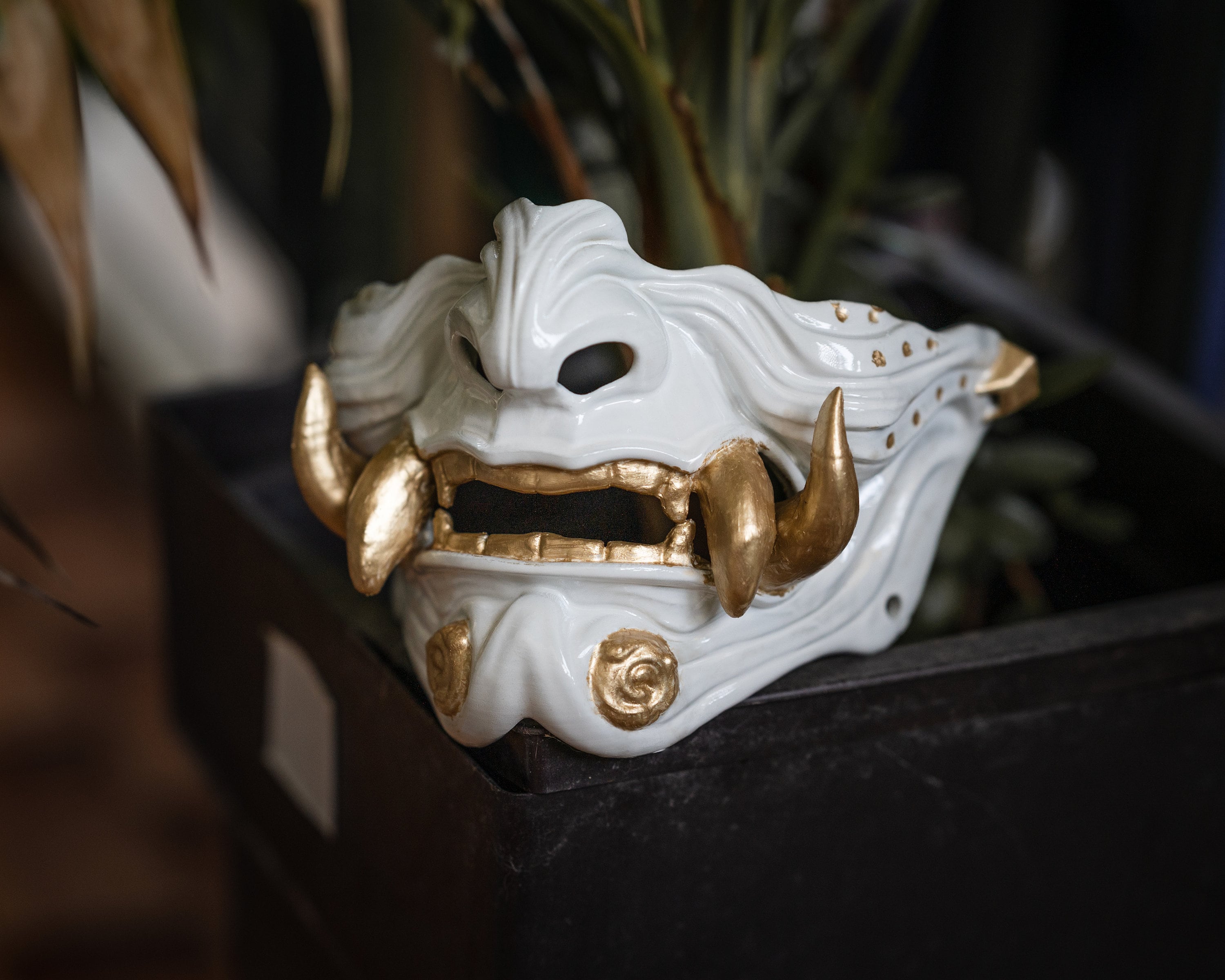 Aura, Half Face Oni Mask, Samurai, Japanese, Mempo, Hannya, White, Gold ...