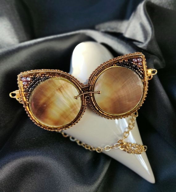 Goggles brooch store