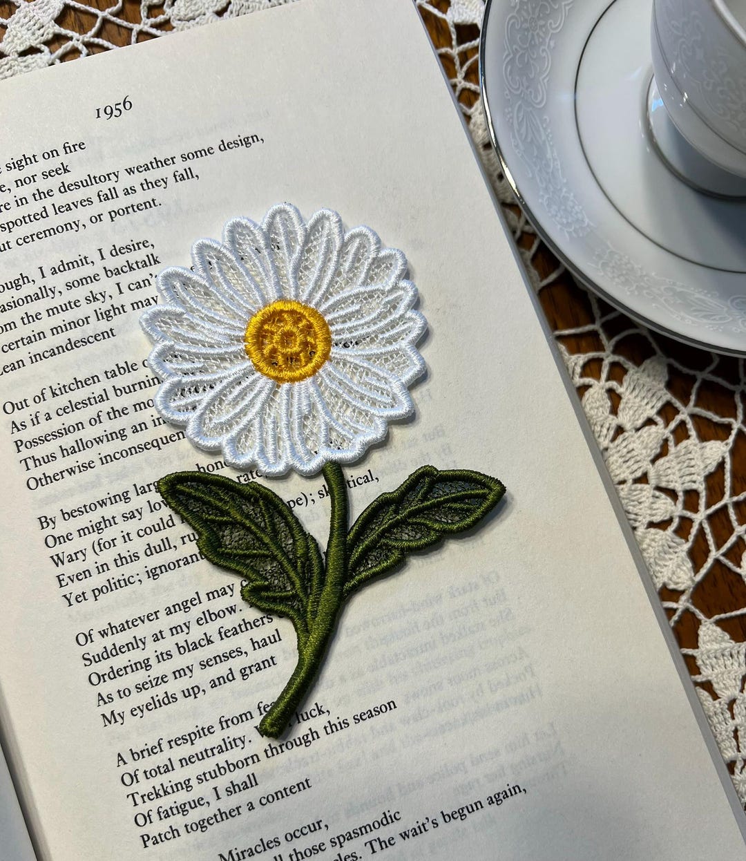 Daisy Bookmark -april Birth Month Birthday Flower Embroidered Lace ...