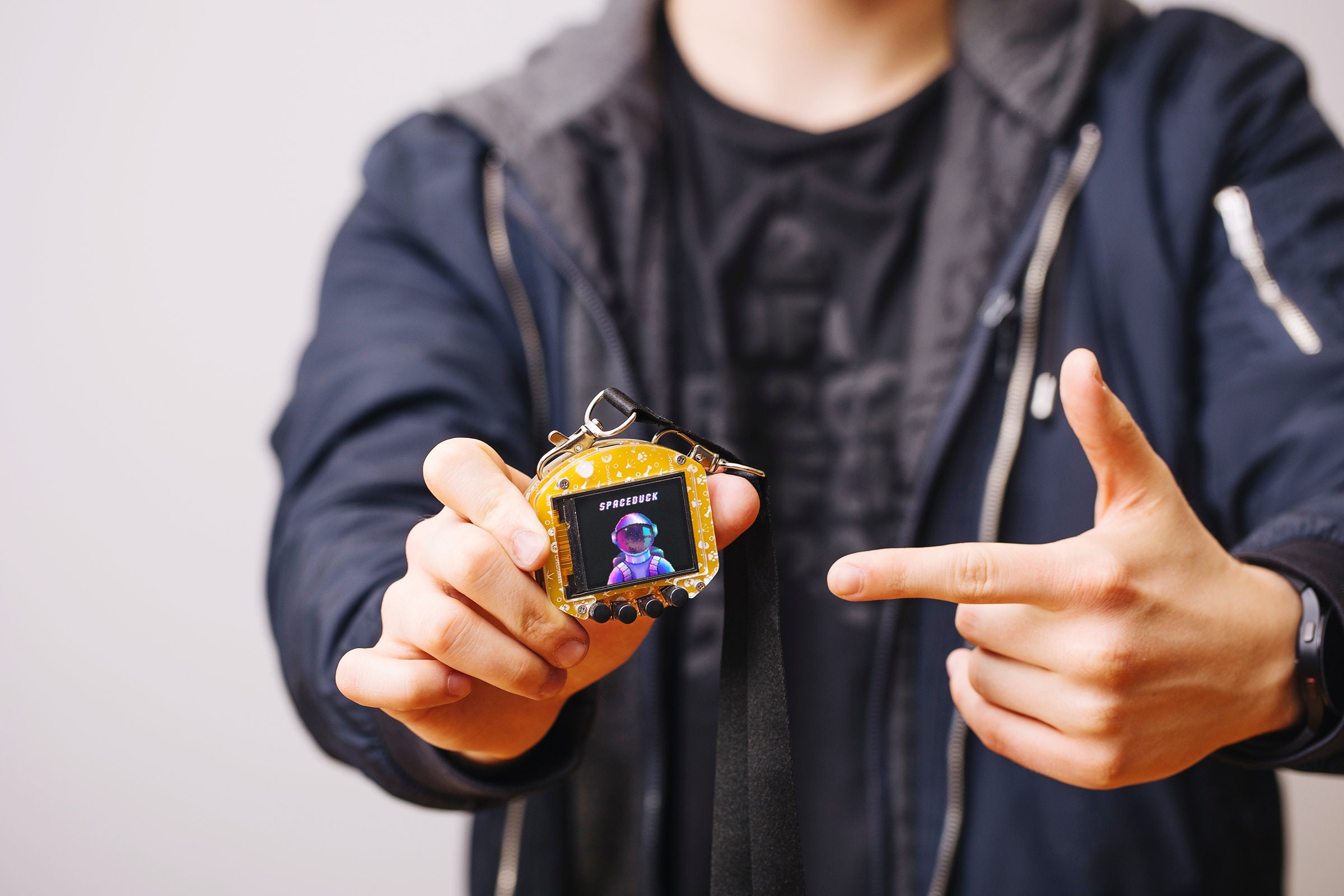 Circuitmess Circuitpet DIY Virtual Handheld Pet, Educational STEM Kit ...