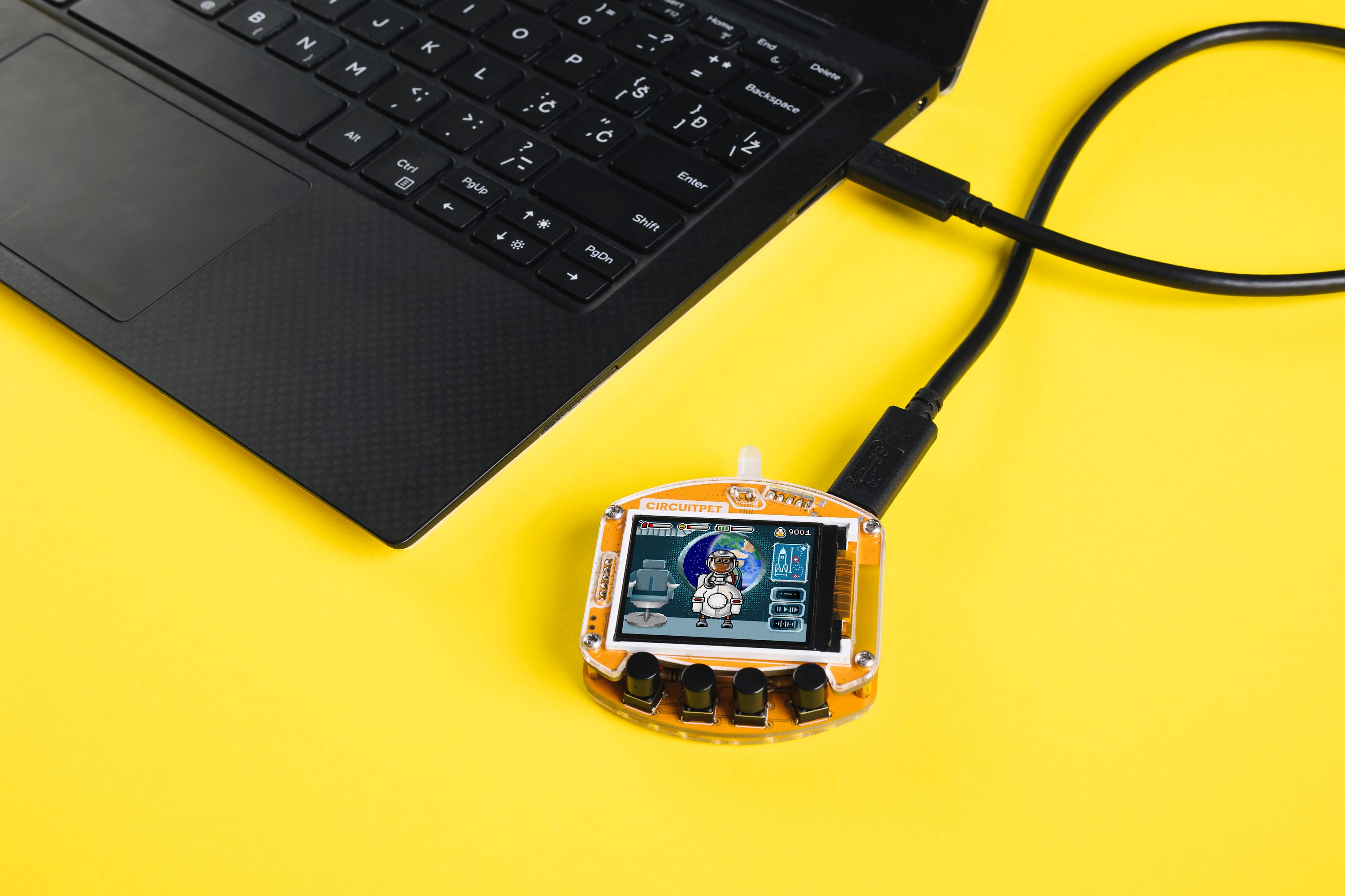 Circuitmess Circuitpet DIY Virtual Handheld Pet, Educational STEM Kit ...