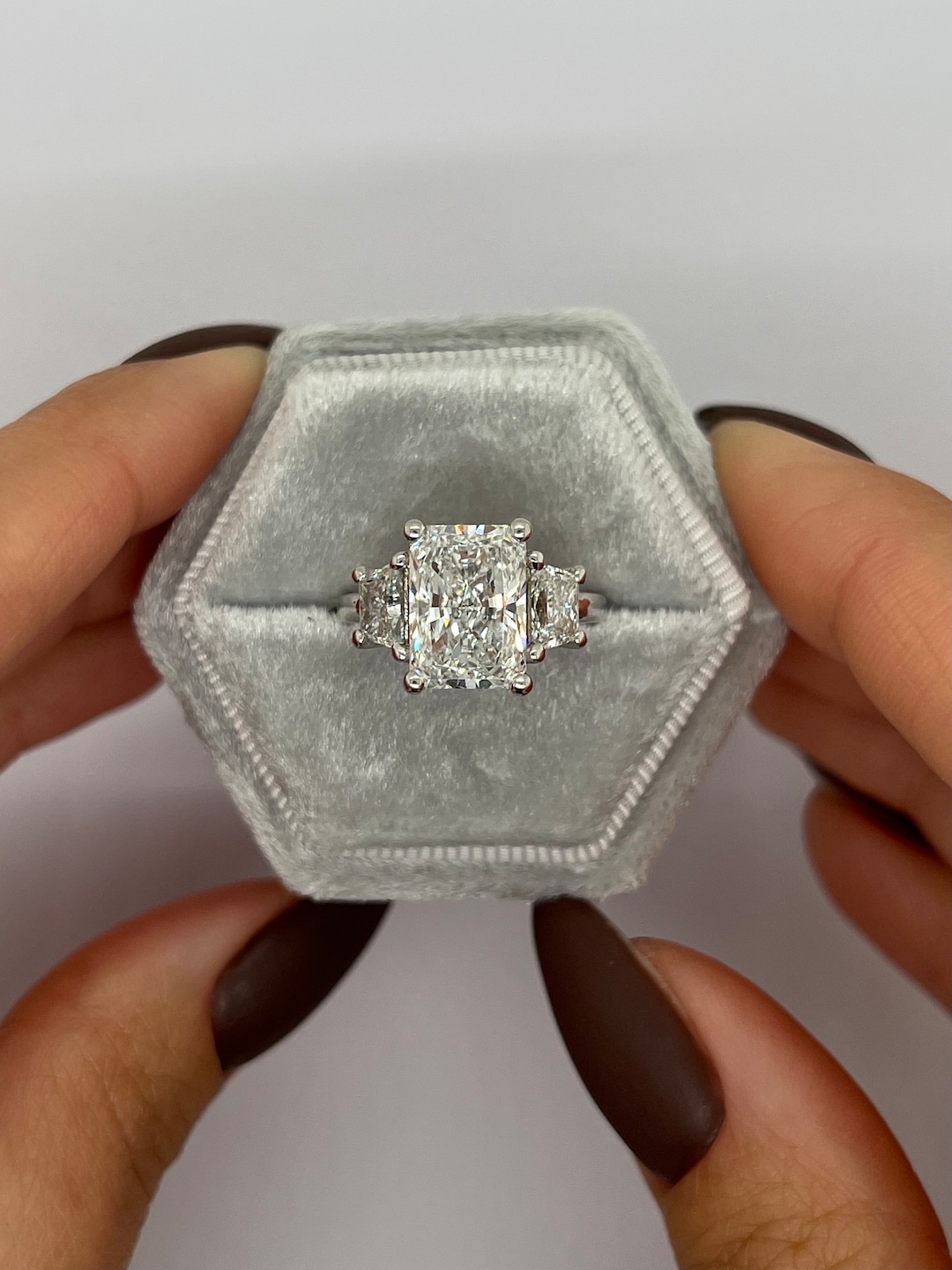Radiant Cut 5 Carat IGI Certified E Color VVS2 Clarity Lab Grown ...