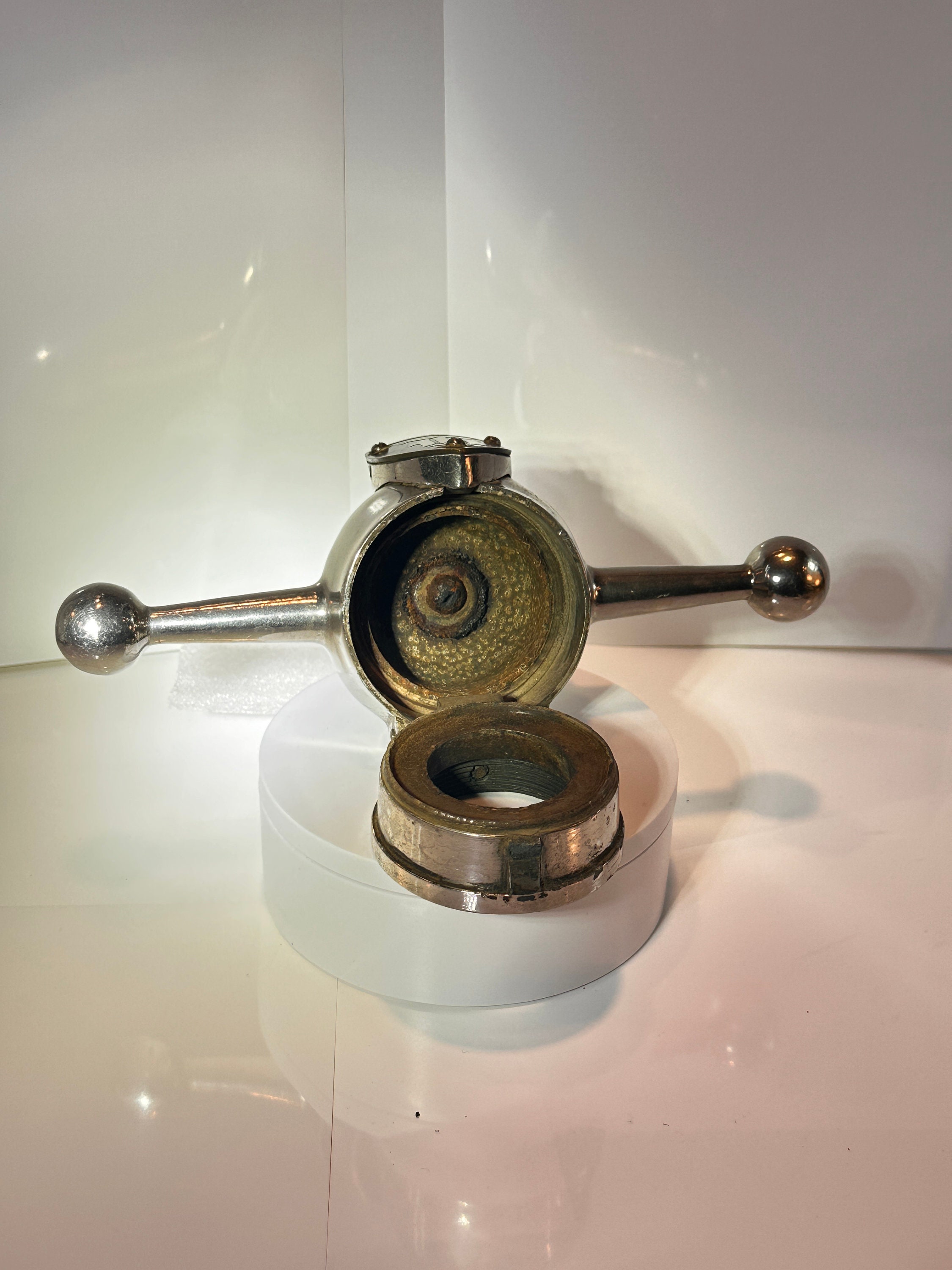 Vintage Rad Cap and Seal - Etsy