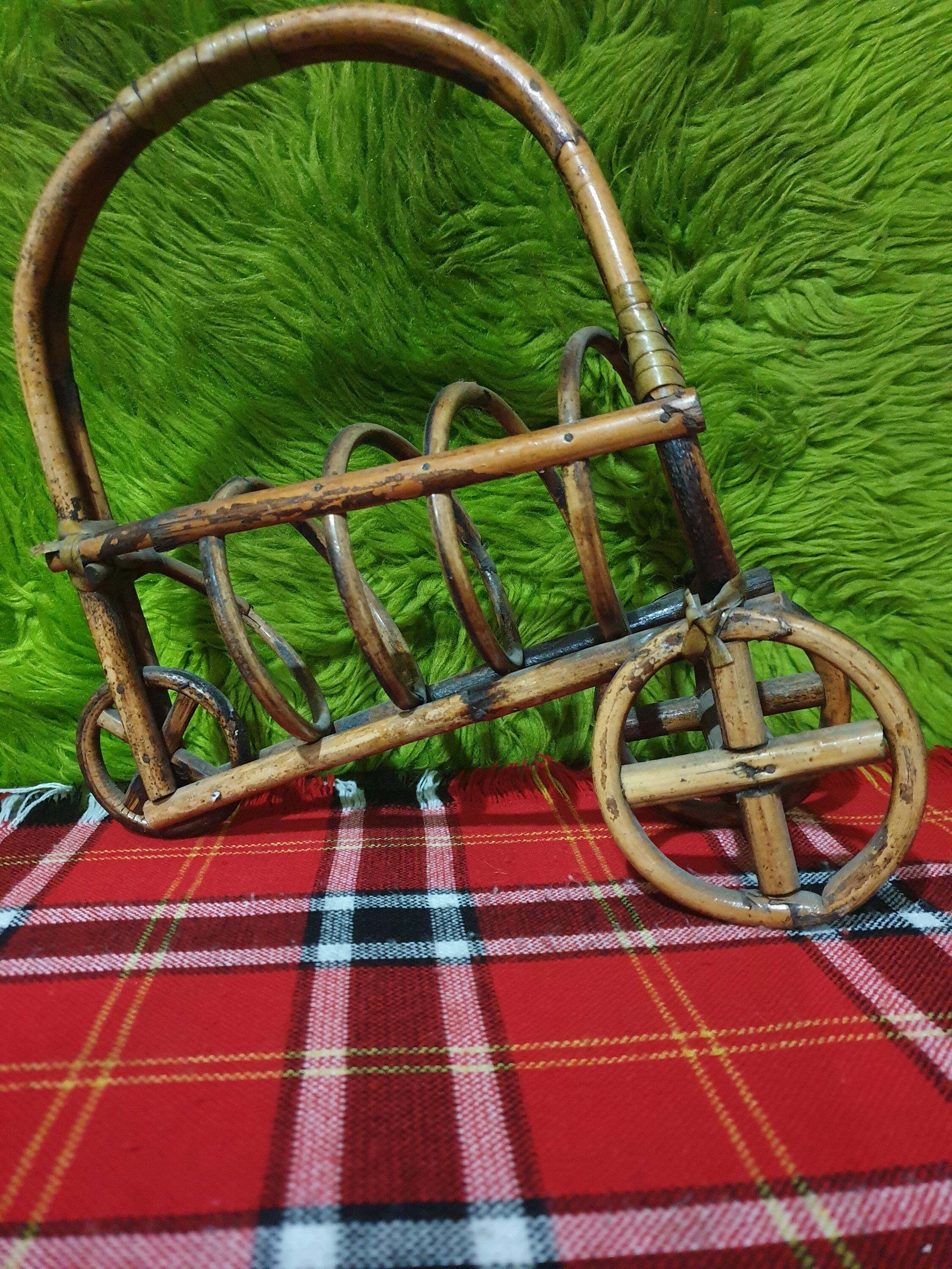 Wooden Wine Rack in the Shape of a Wheel - Etsy