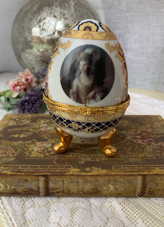 Vintage porcelain egg - Gem