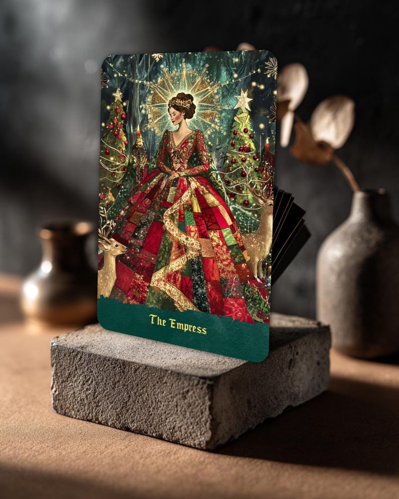 Christmas Charm Tarot Deck: Holiday-themed Tarot Cards With Guidebook ...
