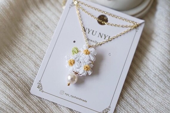 Crochet White daisy flowers pearl necklace Spring Floral Charm necklace Bridal jewelry Gifts for her Christmas gifts Birthday Gifts Etsy